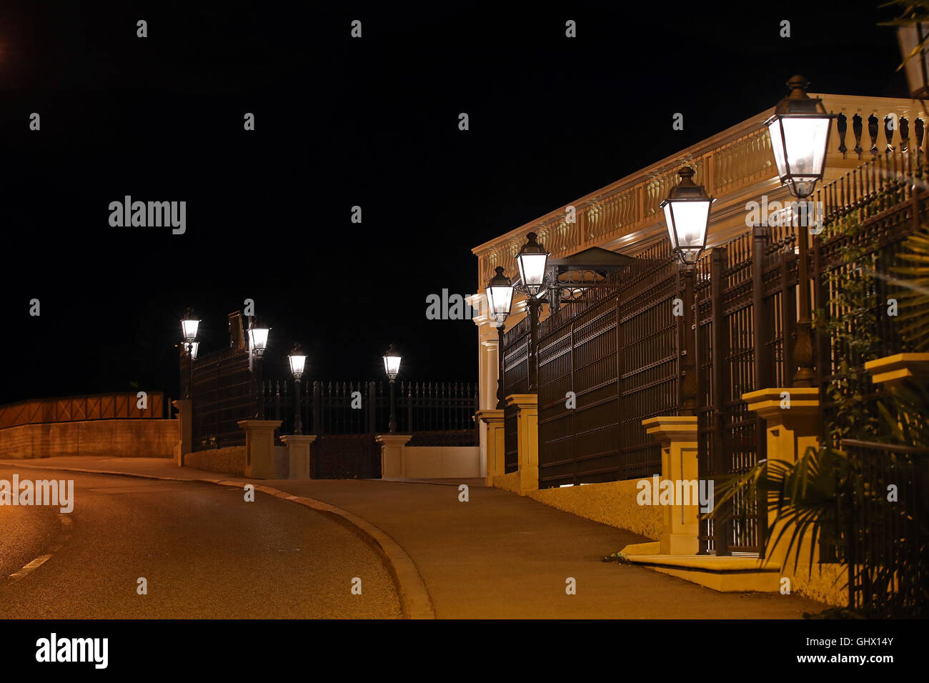 Victorian lanterns hi-res stock photography and images - Alamy