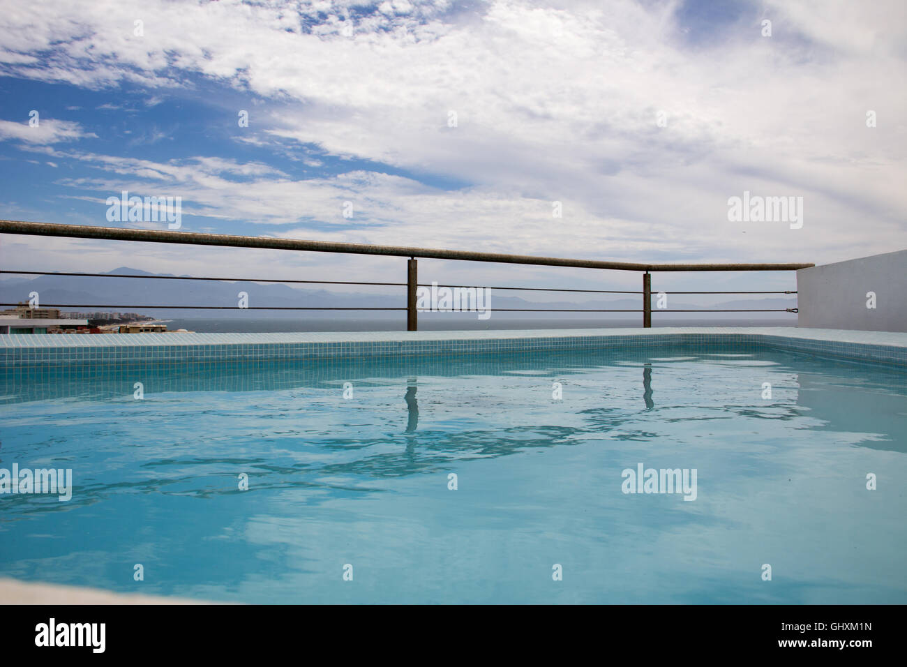 Swimming Pool overlooking the ocean Stock Photo - Alamy