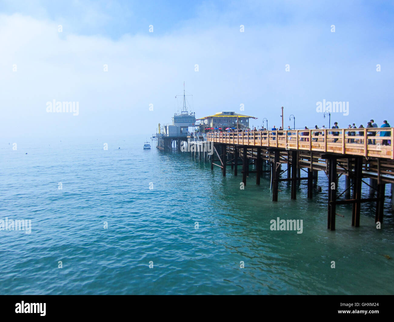 Pier crowds santa monica hi-res stock photography and images - Alamy
