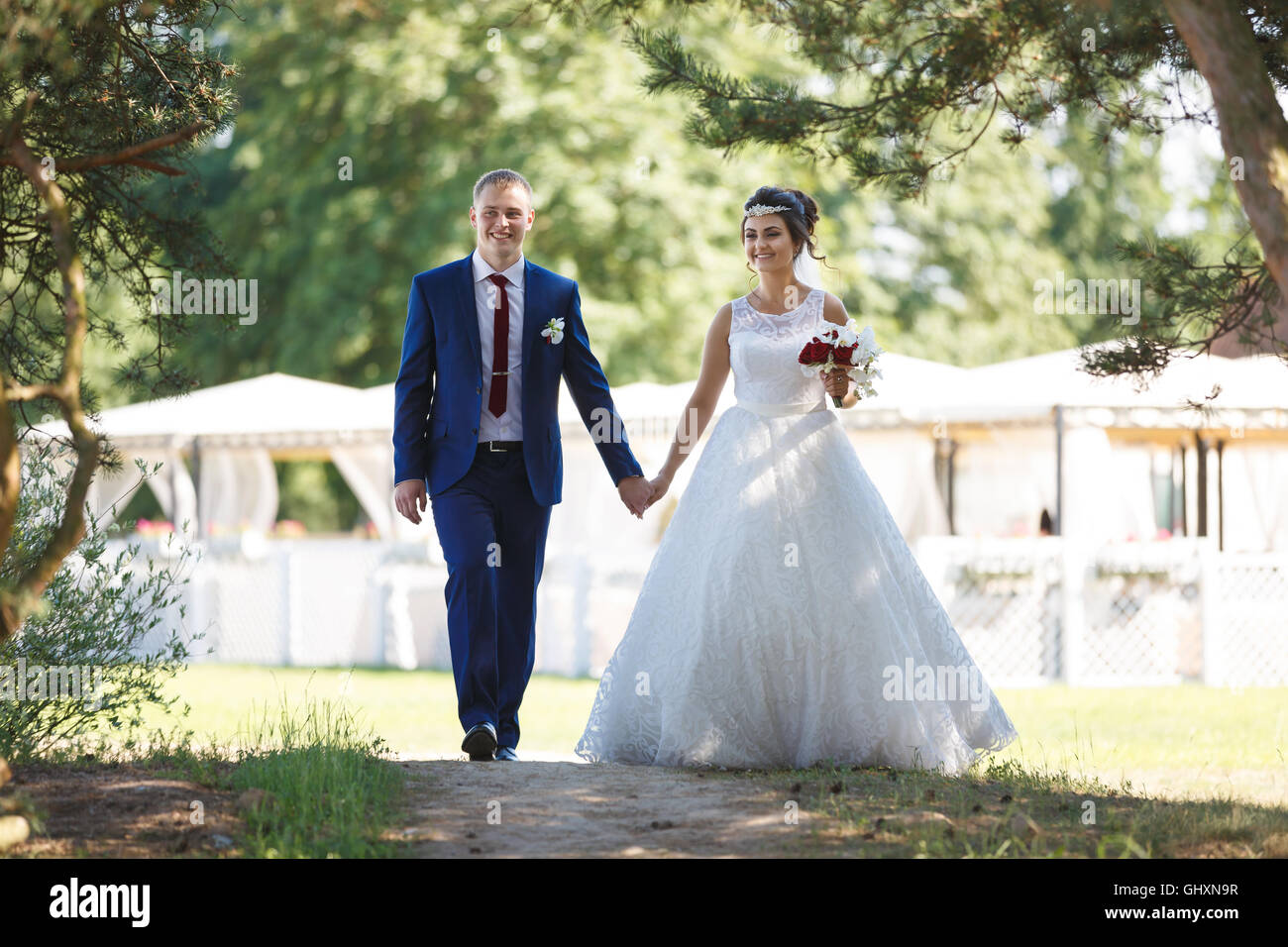 Couple young dress hi-res stock photography and images - Alamy