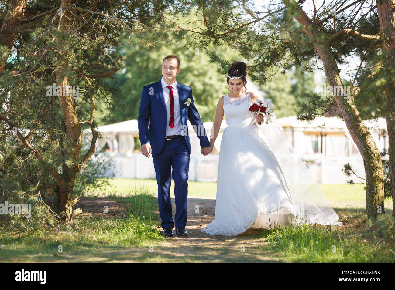 Wedding couple walk hi-res stock photography and images - Alamy