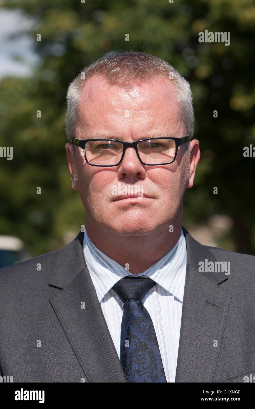 Detective chief inspector hi-res stock photography and images - Alamy
