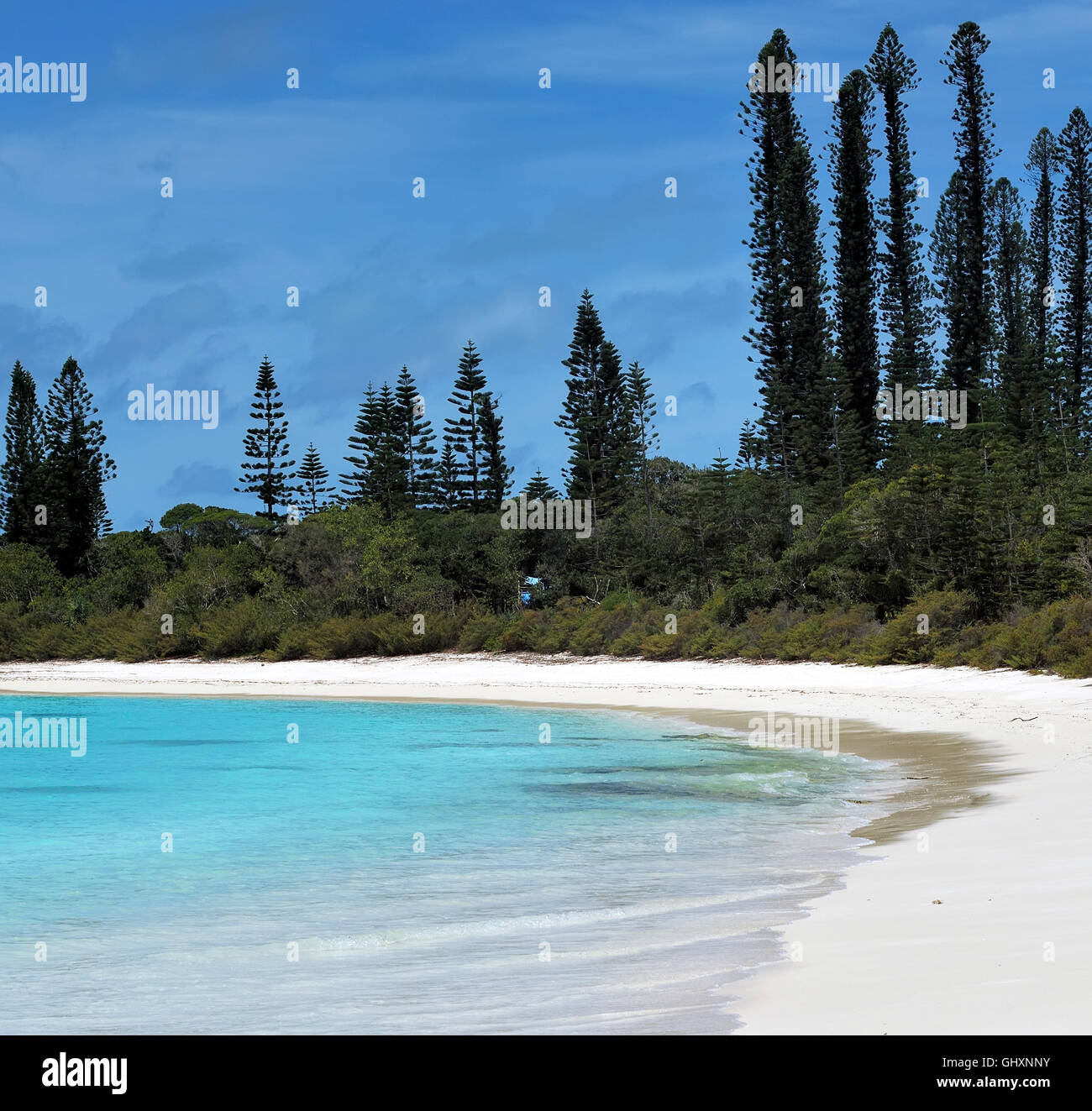 Quiet bay tropical island hi-res stock photography and images - Alamy