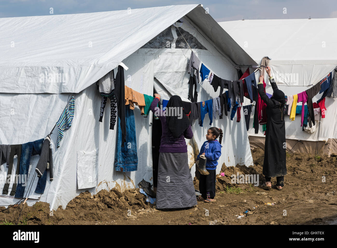 Women try on clothes hi-res stock photography and images - Alamy