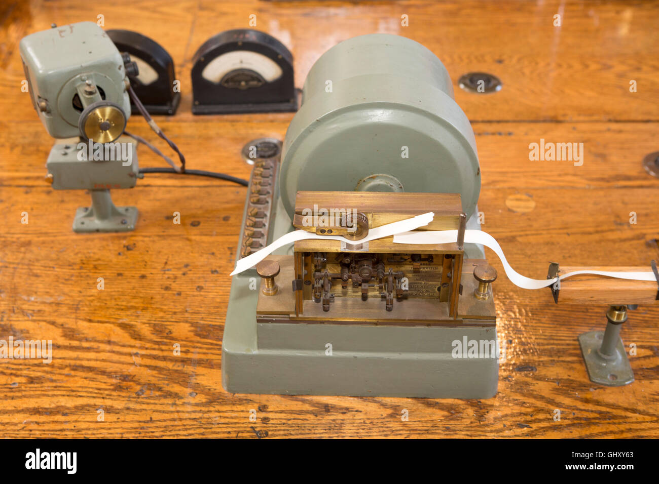 Ticker tape machine hi-res stock photography and images - Alamy