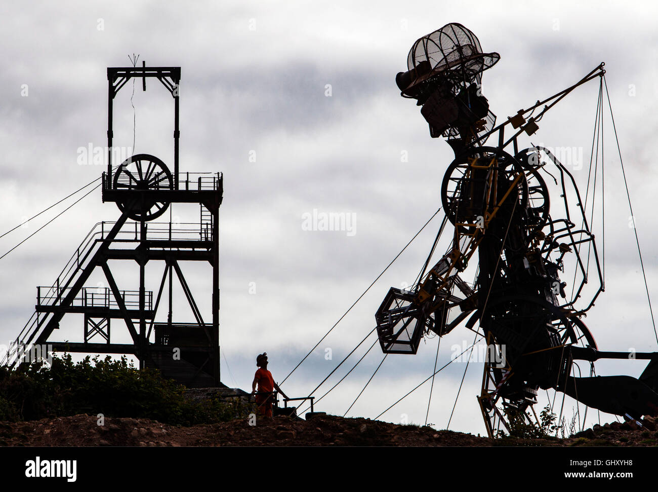 Tallest puppet in the World visits Geevor tin mine in COrnwall, UK ...