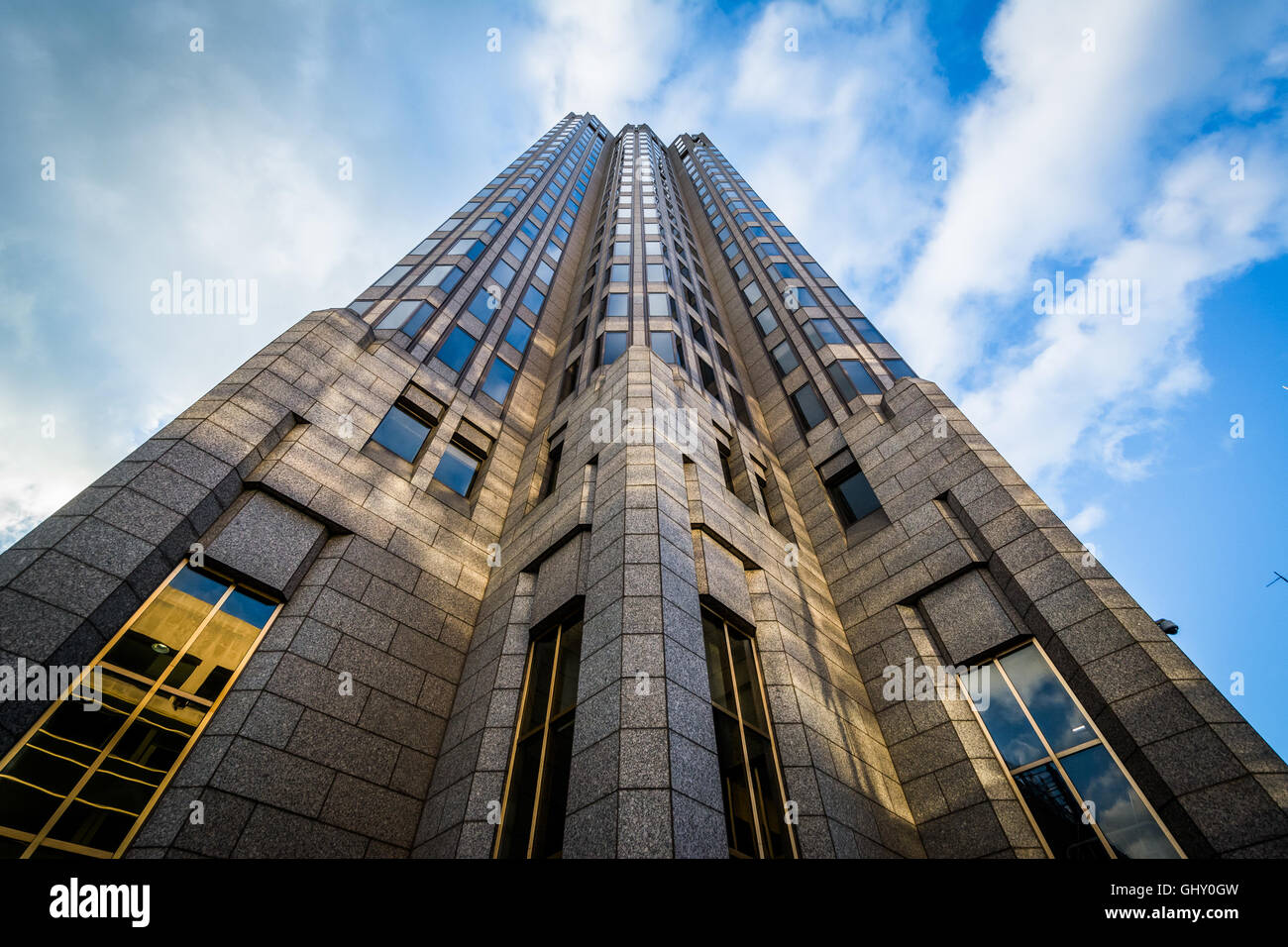 The exterior of the Connecticut Financial Center, in downtown New Haven ...
