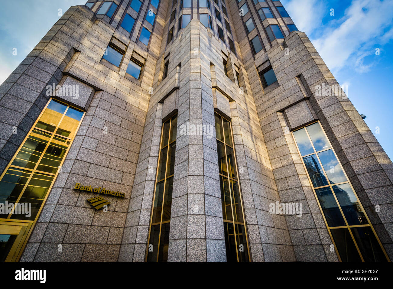 The exterior of the Connecticut Financial Center, in downtown New Haven ...