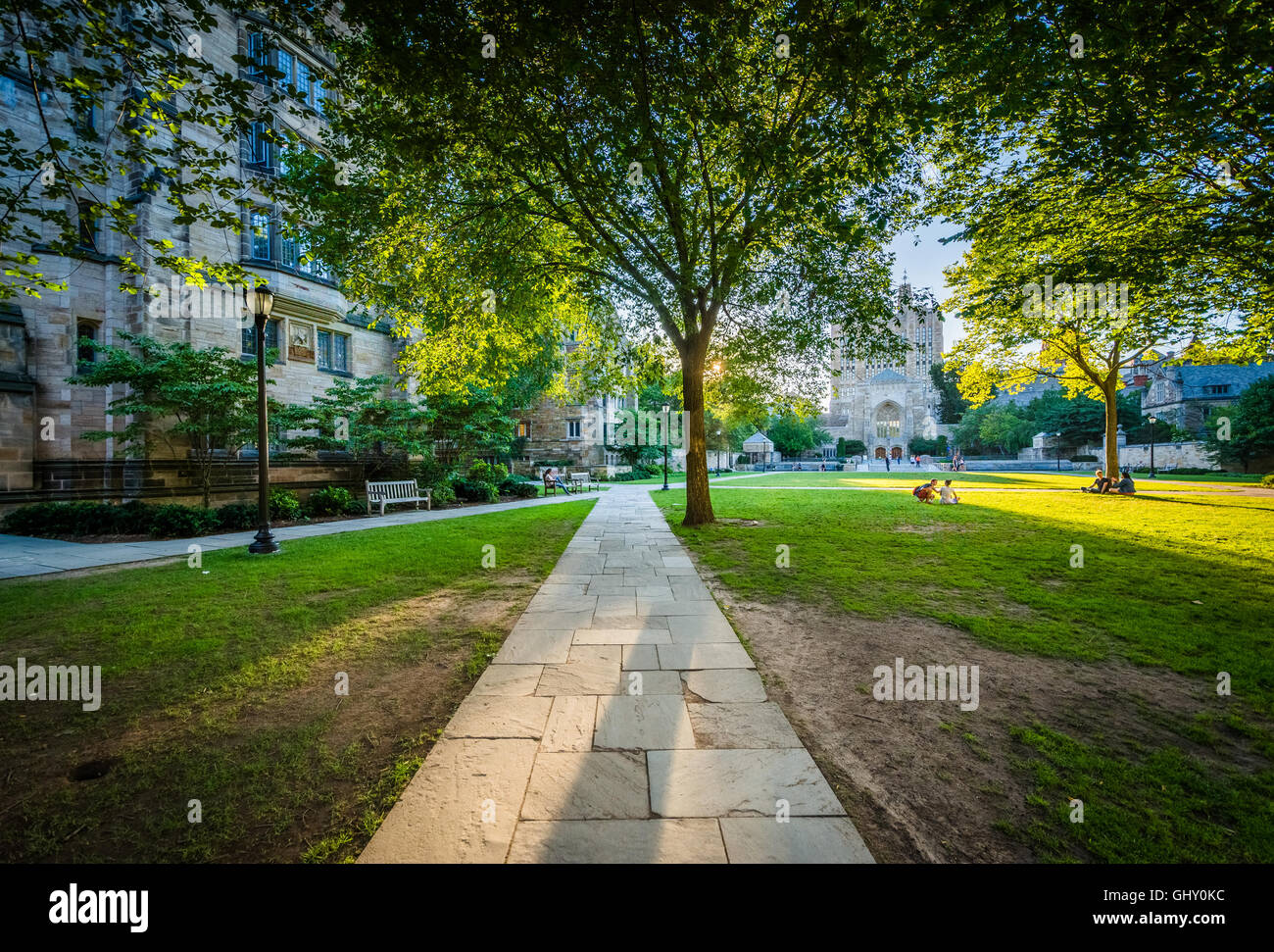 University buildings walkway hi-res stock photography and images - Alamy