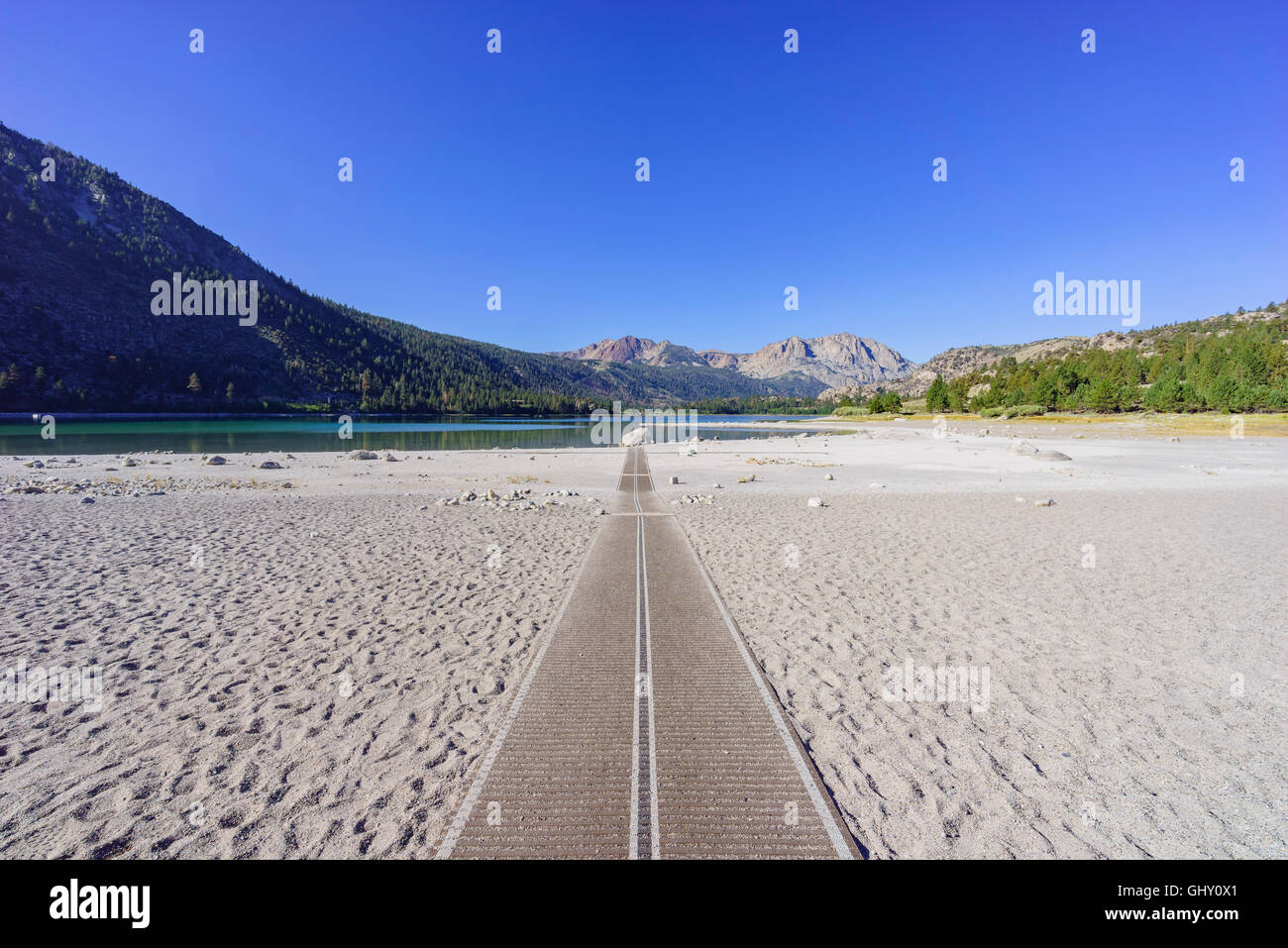 Straight lake hi-res stock photography and images - Alamy