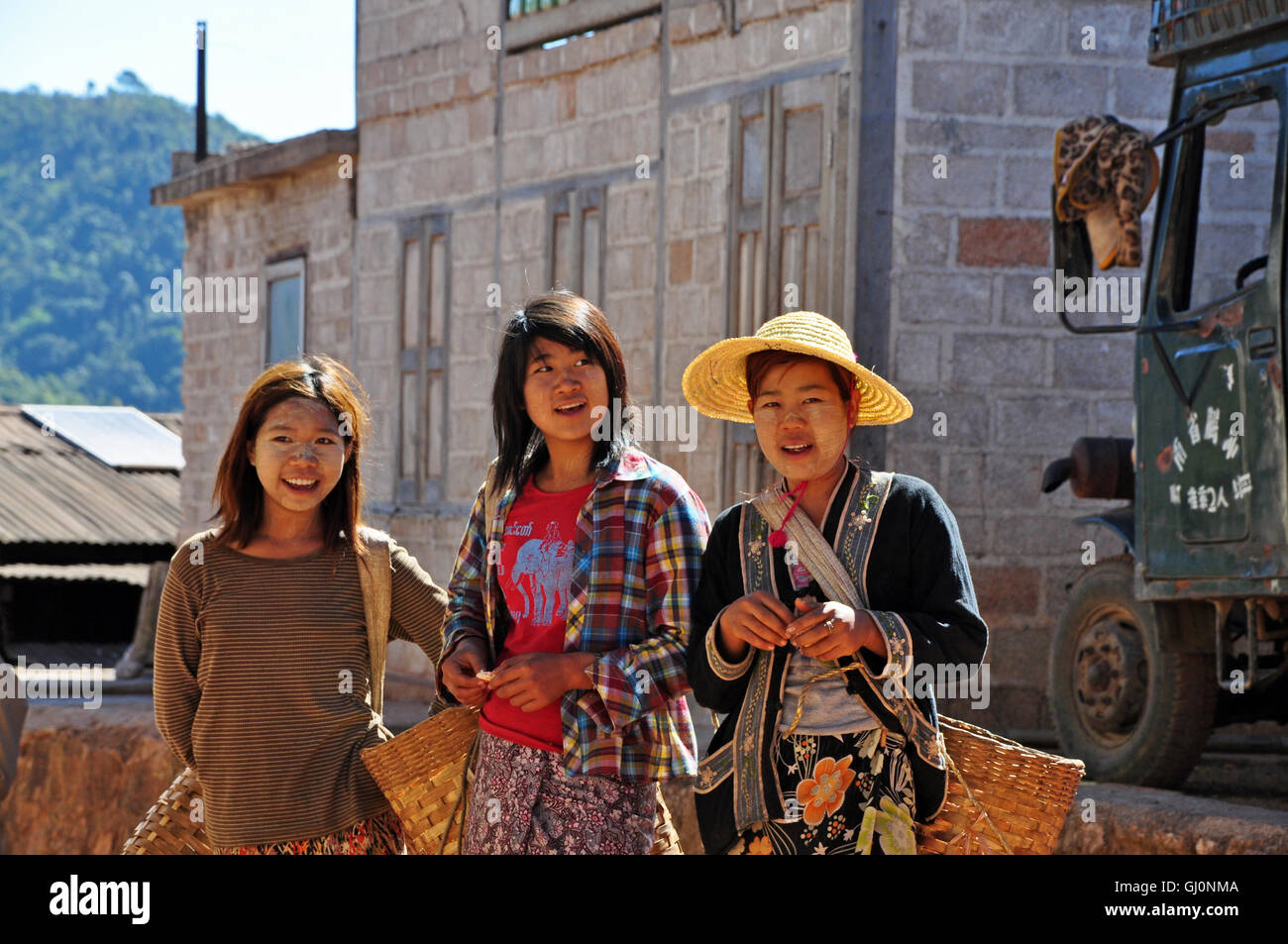 Poor village myanmar hi-res stock photography and images - Alamy