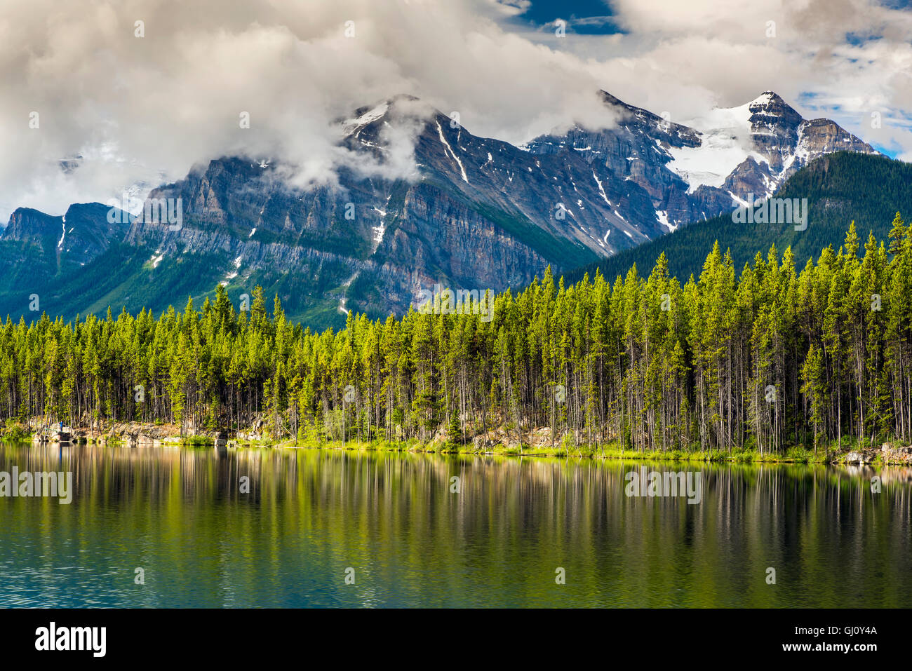 Herbert Lake, Banff National Park, Alberta, Canada Stock Photo - Alamy