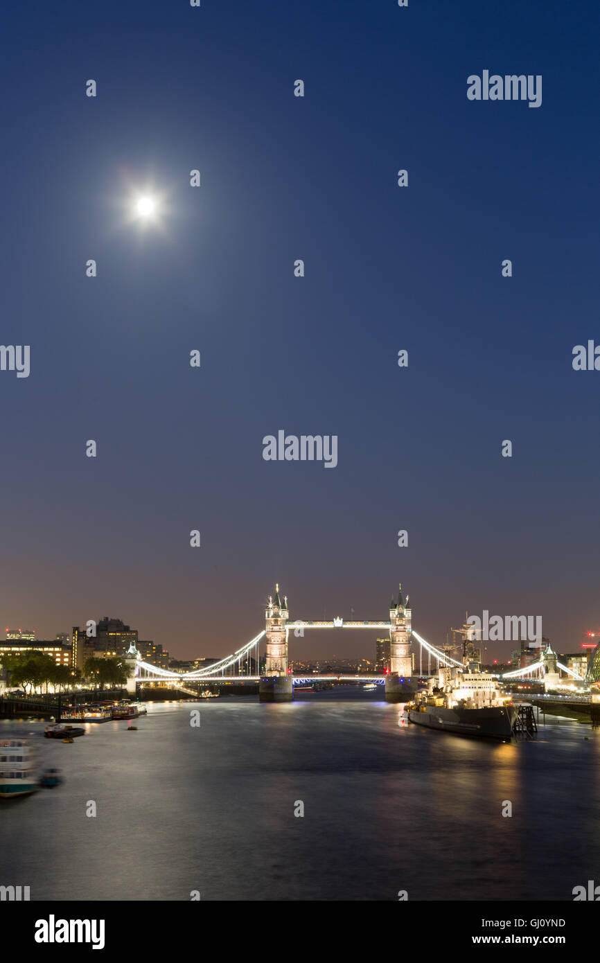 View down the River thames at night towards Tower Bridge with a bright ...