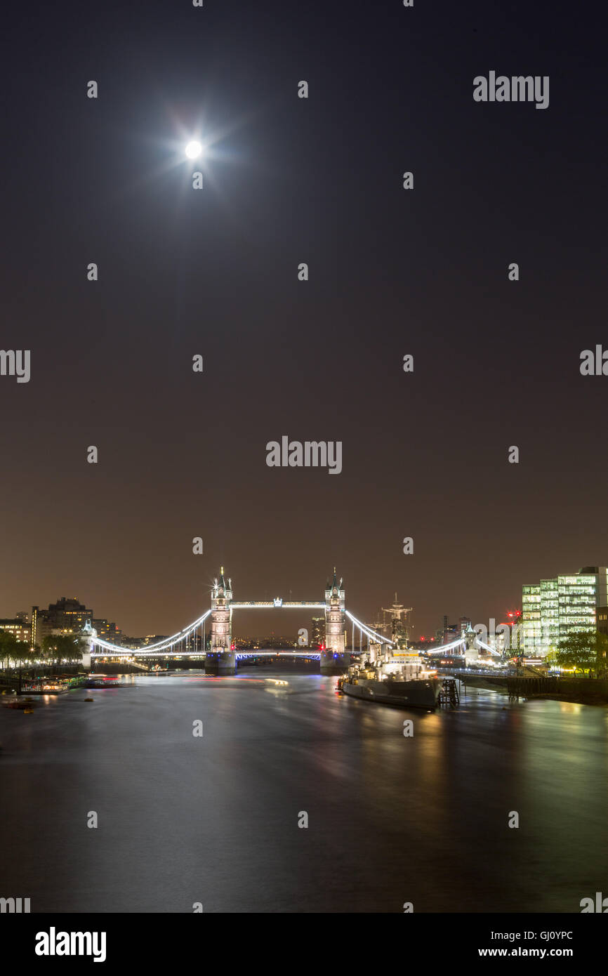View down the River thames at night towards Tower Bridge with a bright ...