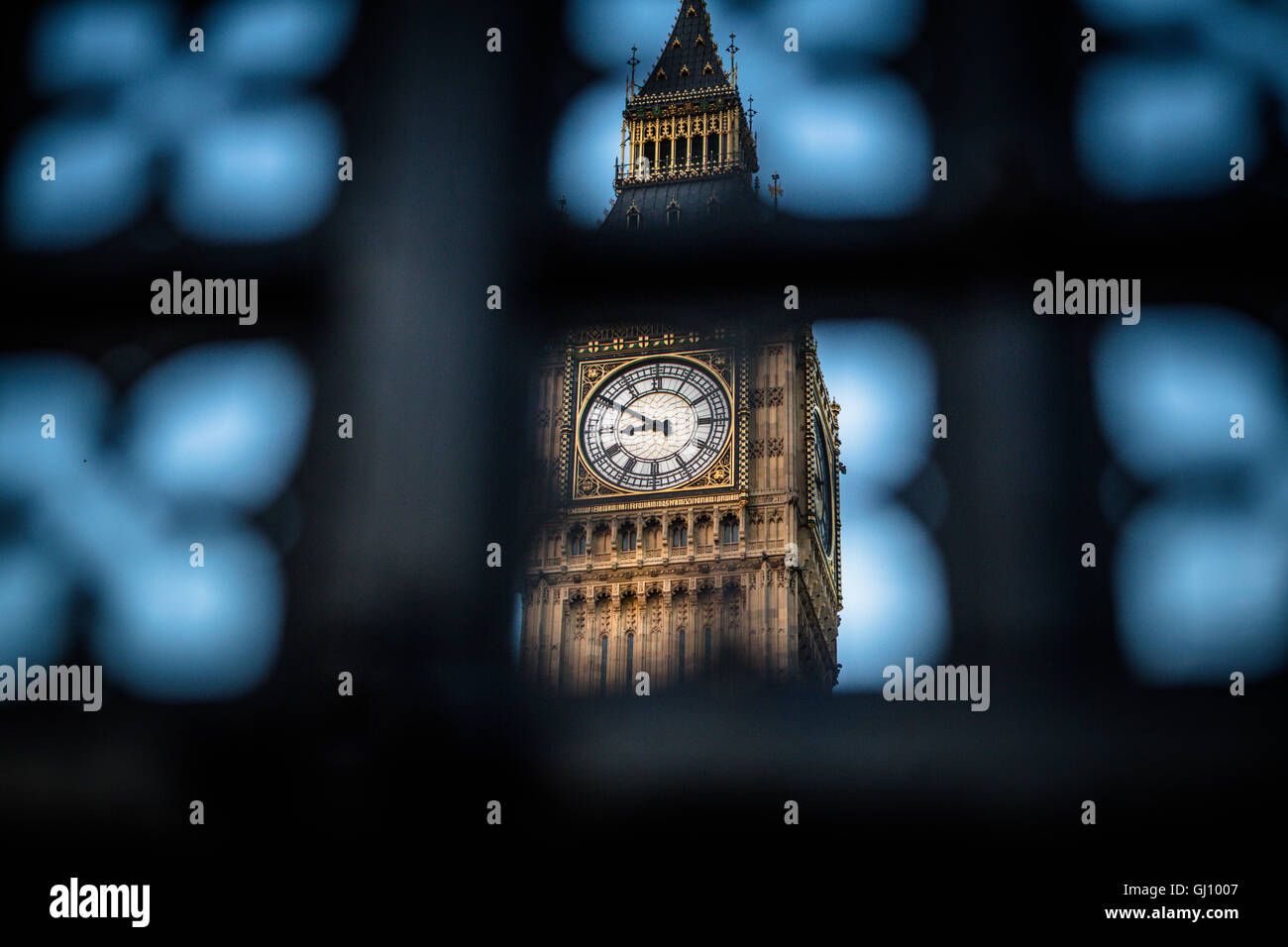 Big Ben, Westminster, seen through the portcullis shaped gates Stock ...