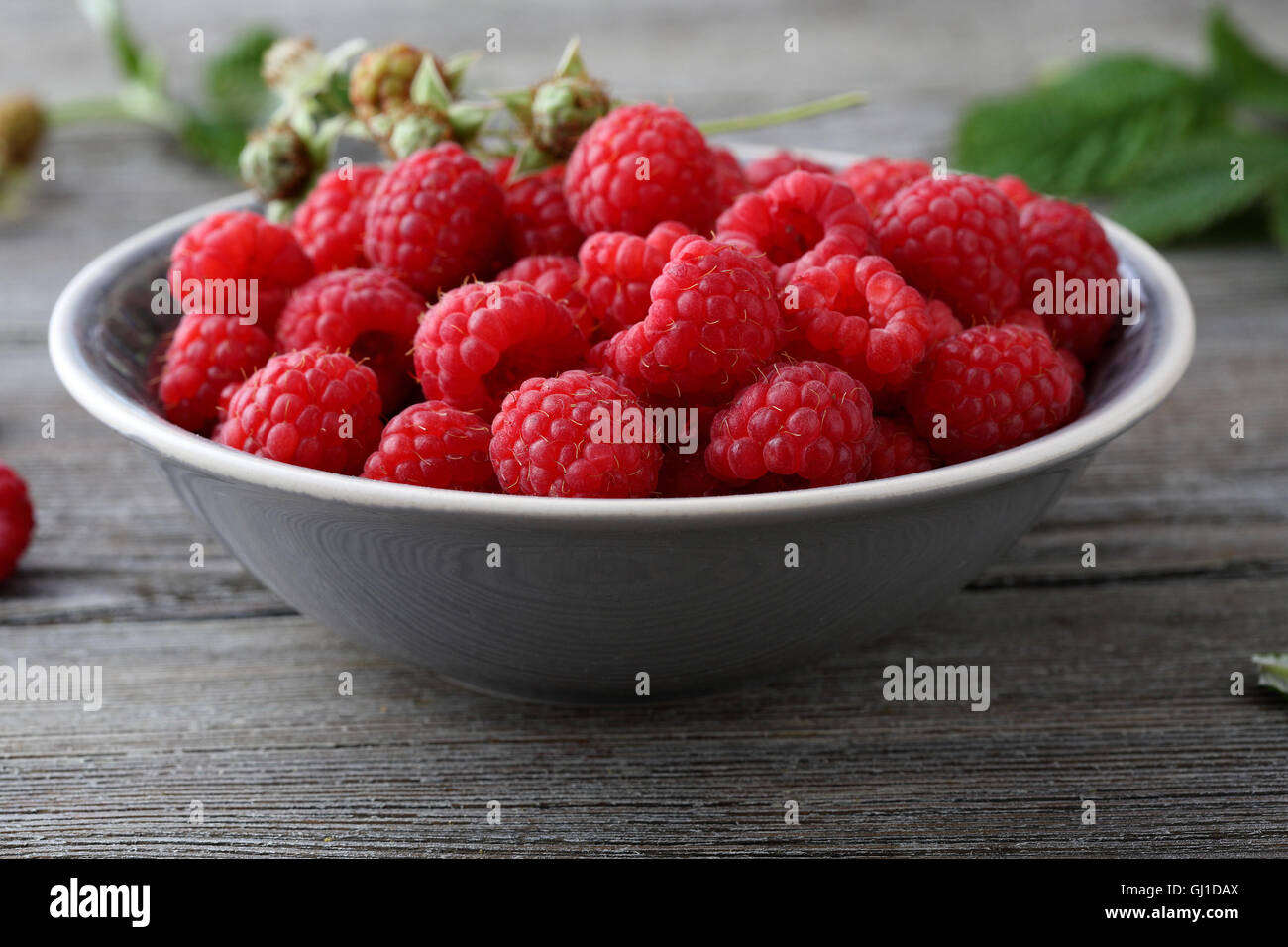 Fresh summer raspberry close-up Stock Photo - Alamy