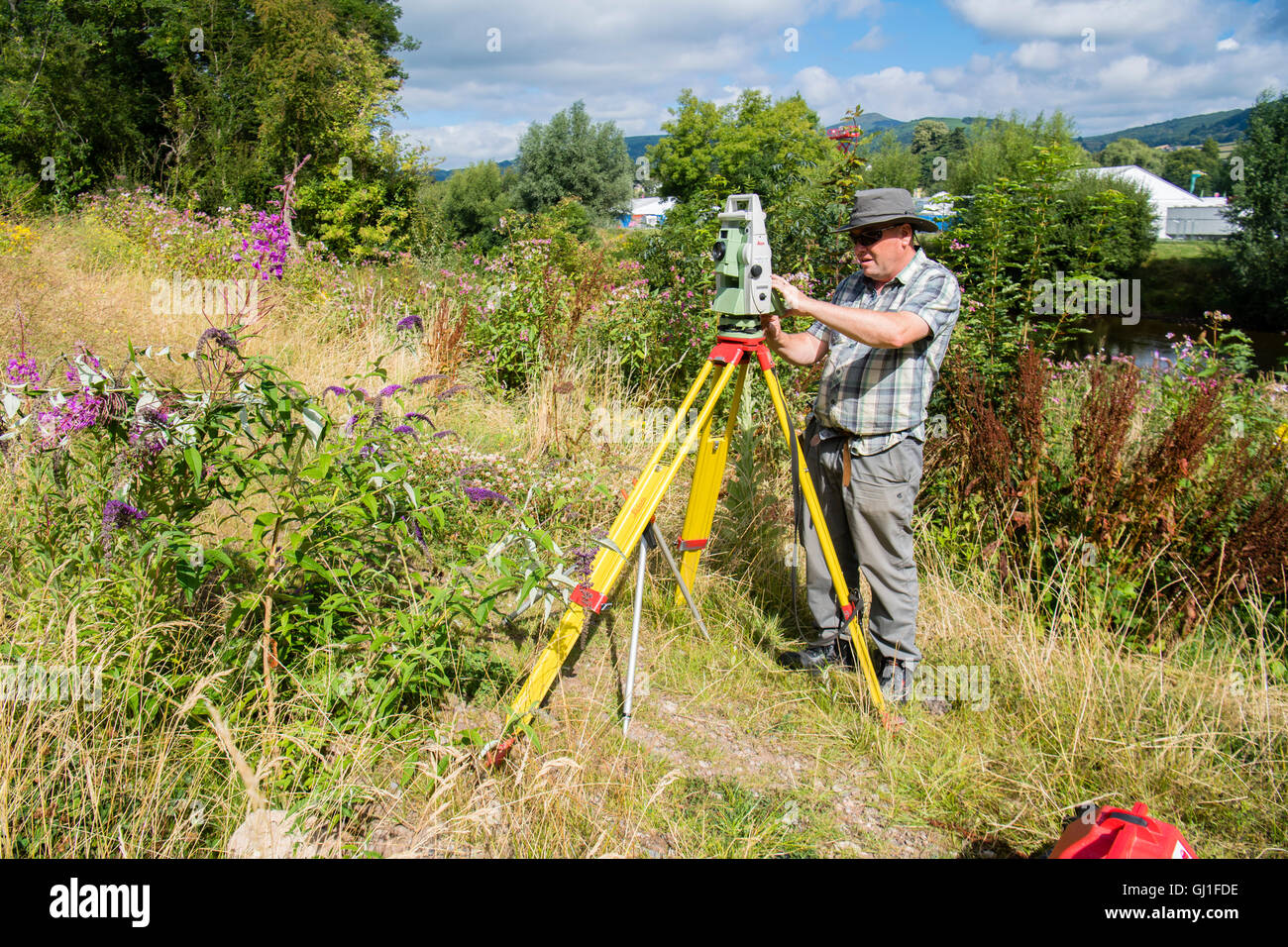 Land surveying theodolite on a tripod hi-res stock photography and ...
