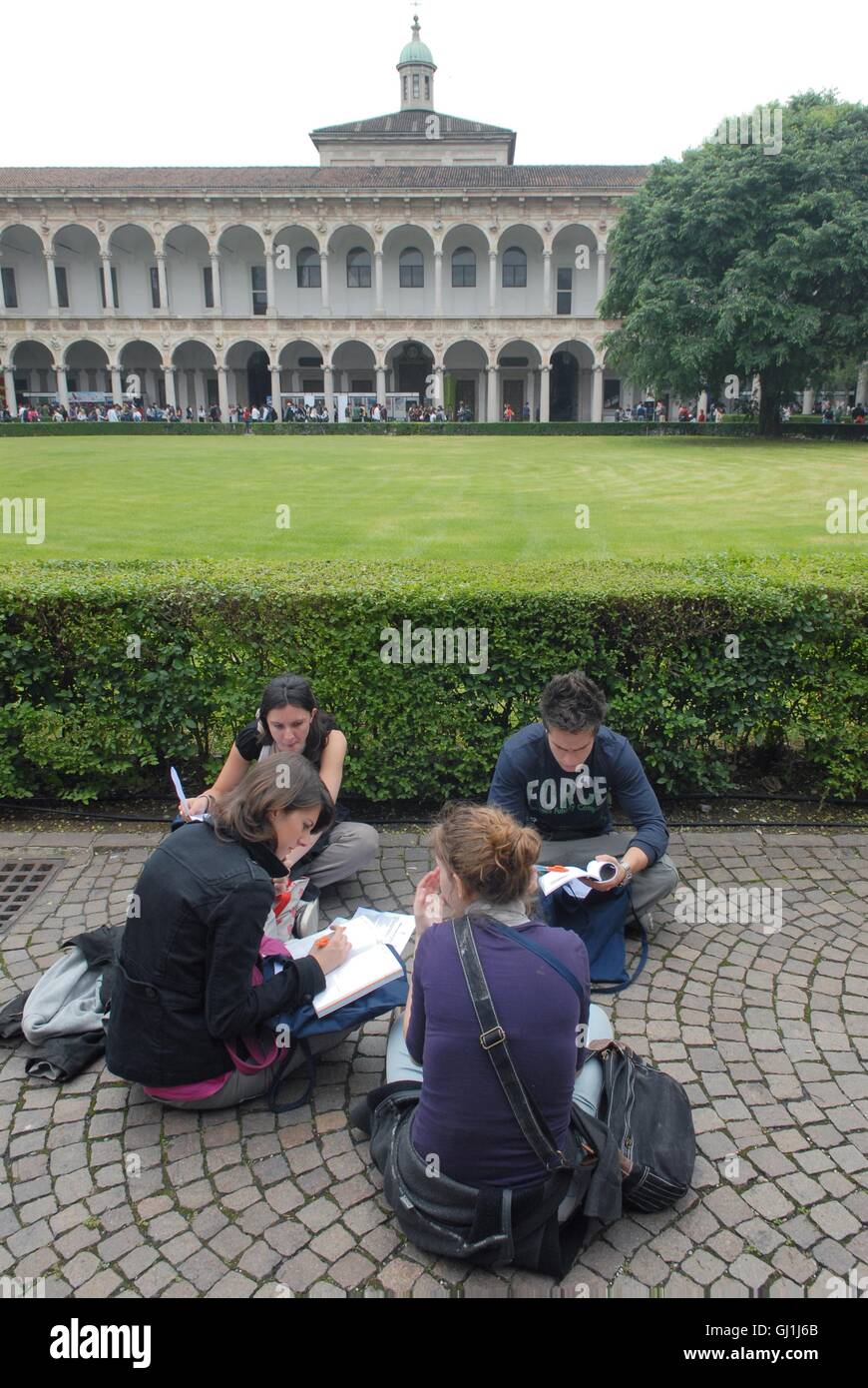 University milan cloister hi-res stock photography and images - Alamy