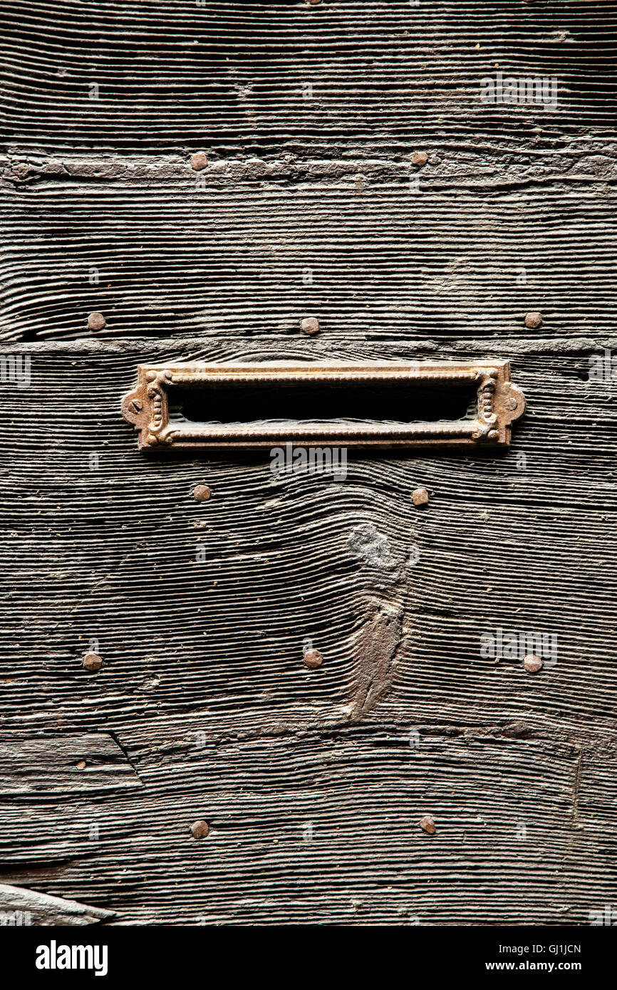 Mail slot in old wooden door closeup Stock Photo - Alamy