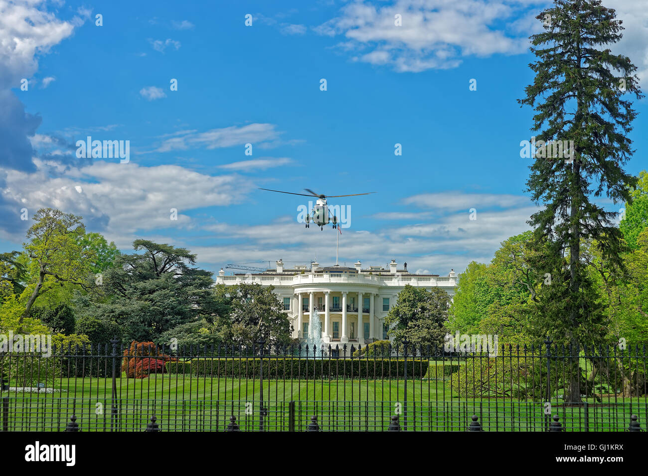 Look at the helicopter flying towards the White House in Washington D.C ...