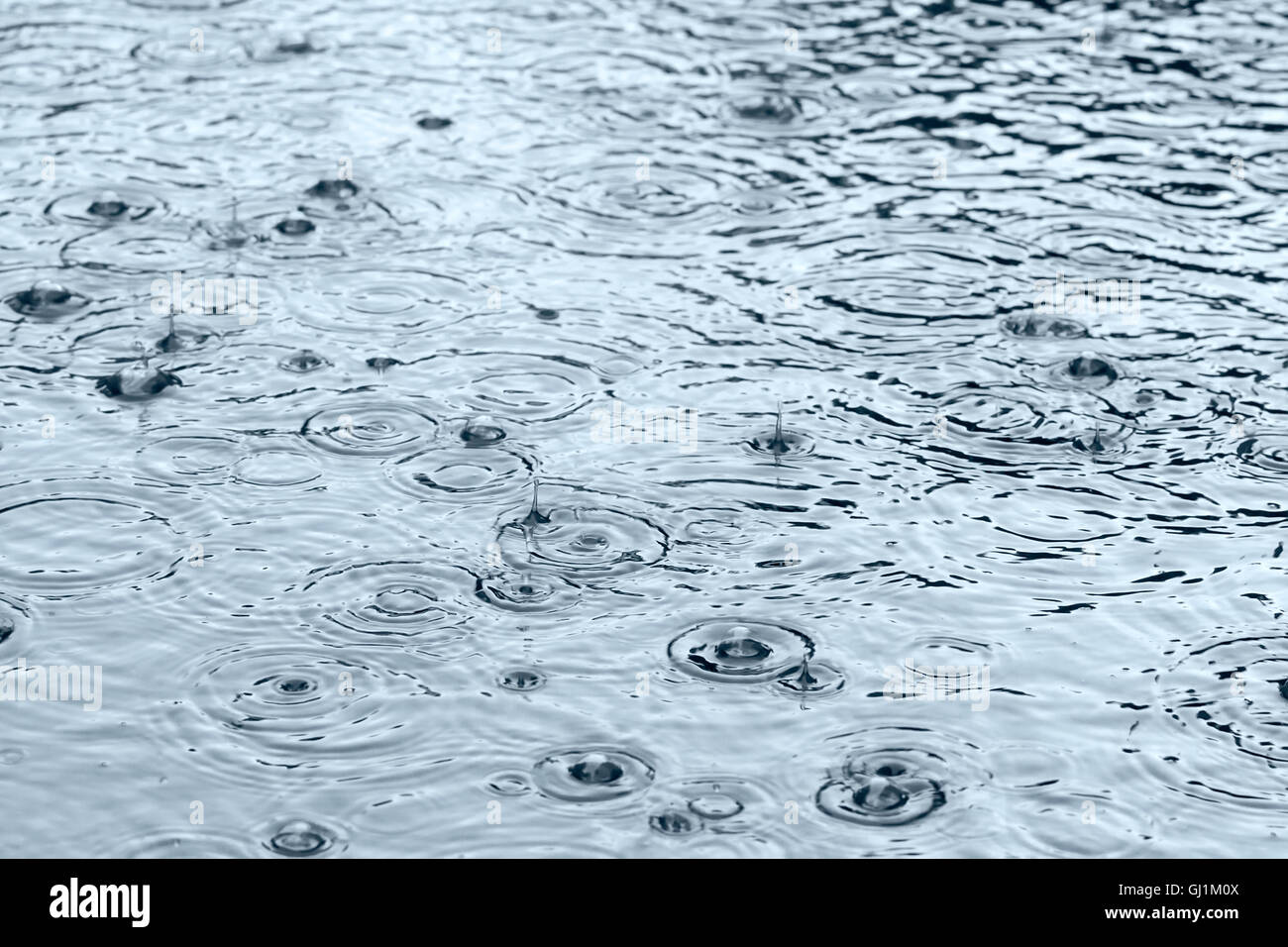 Heavy rain splashing in hi-res stock photography and images - Alamy