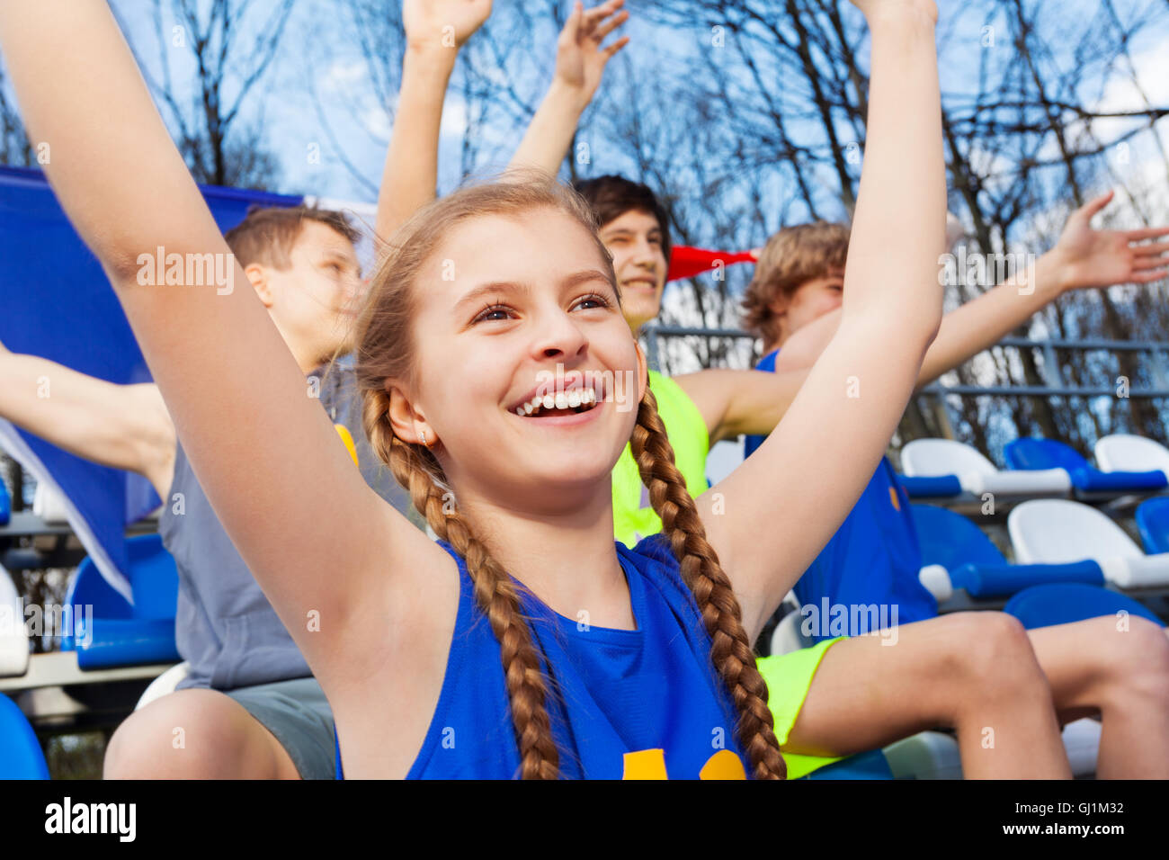 Sport athletics celebrating smiling hi-res stock photography and images ...