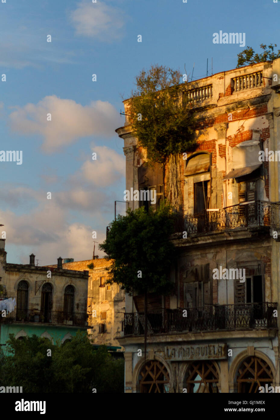 Old dilapidated buildings hi-res stock photography and images - Alamy