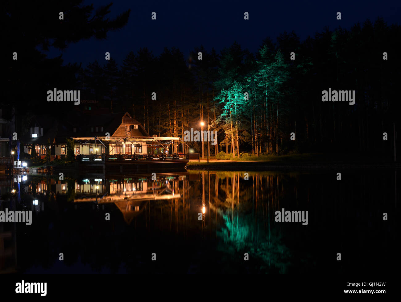 Restaurant on a pond hi-res stock photography and images - Alamy