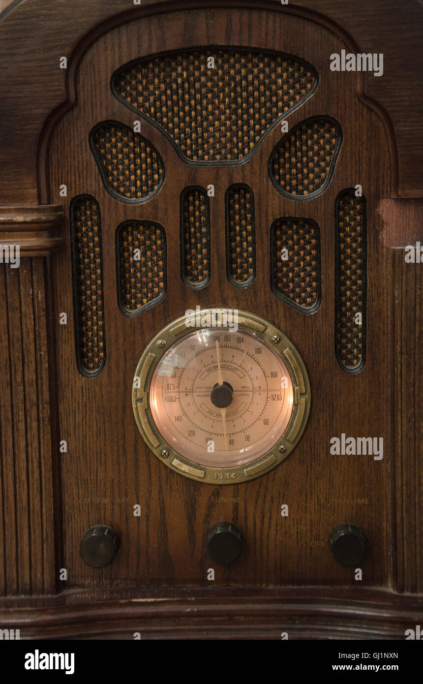 Vintage still life old radio hi-res stock photography and images - Alamy