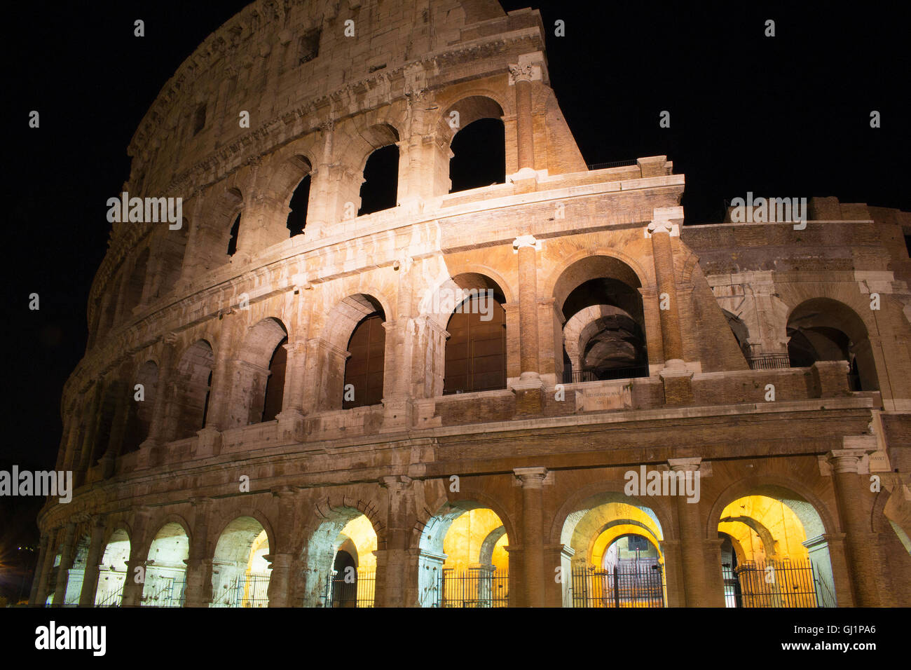 Colosseum in rome night hi-res stock photography and images - Alamy