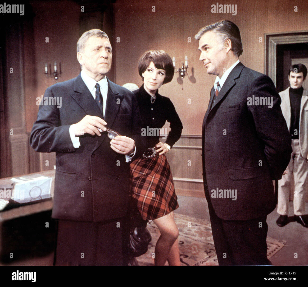 SIEBEN TAGE FRIST - Szene: Studienrat Dr.Hendriks (JOACHIM FUCHSBERGER ...