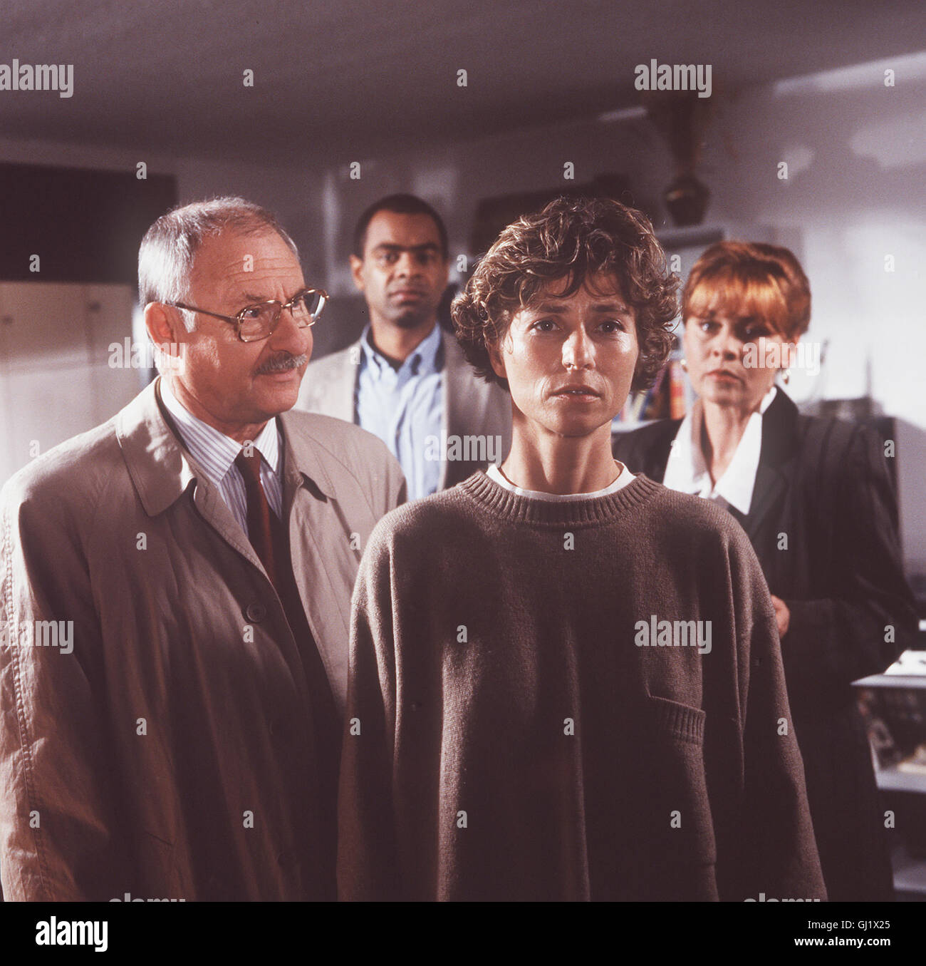 DER ALTE- Szene mit ROLF SCHIMPF, CHARLY M.HUBER, CLAUDIA DEMARMELS und ...