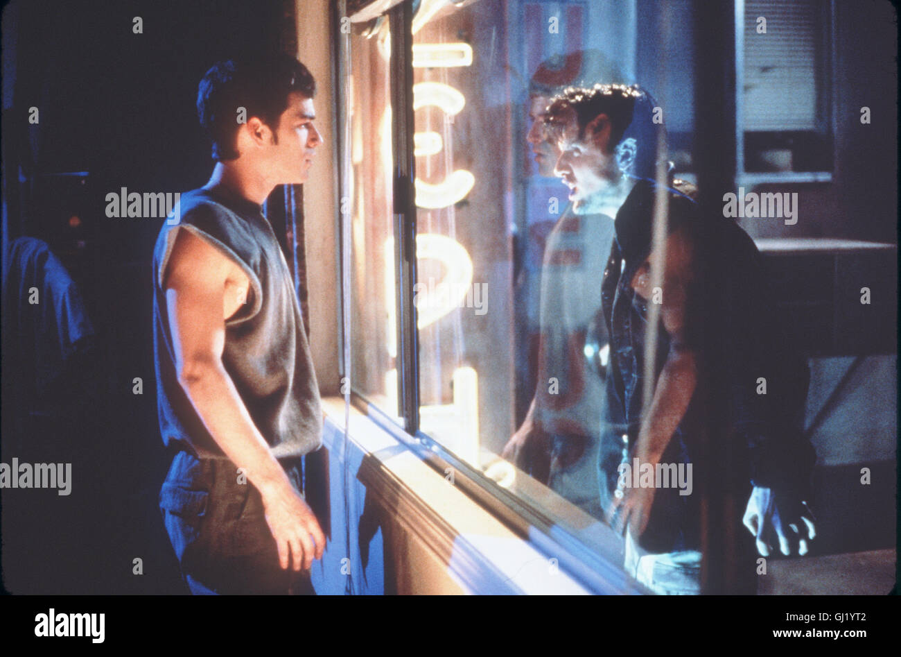 Buffy, der Vampirkiller Benny (DAVID ARQUETTE) und Pike (LUKE PERRY ...