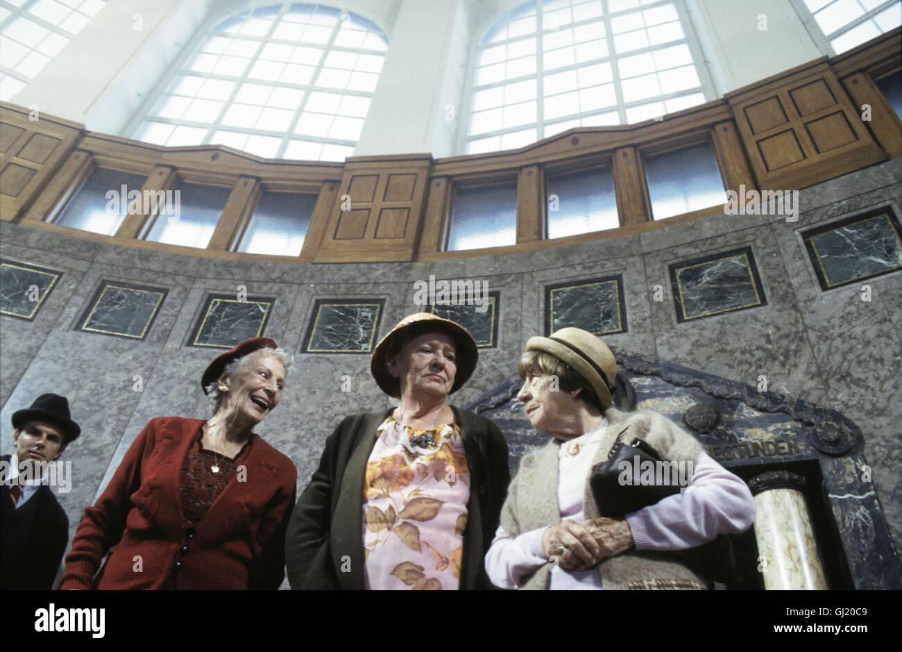 JETZT ODER NIE Lilli (Elisabeth Scherer), Carla (Gudrun Okras) und Meta ...