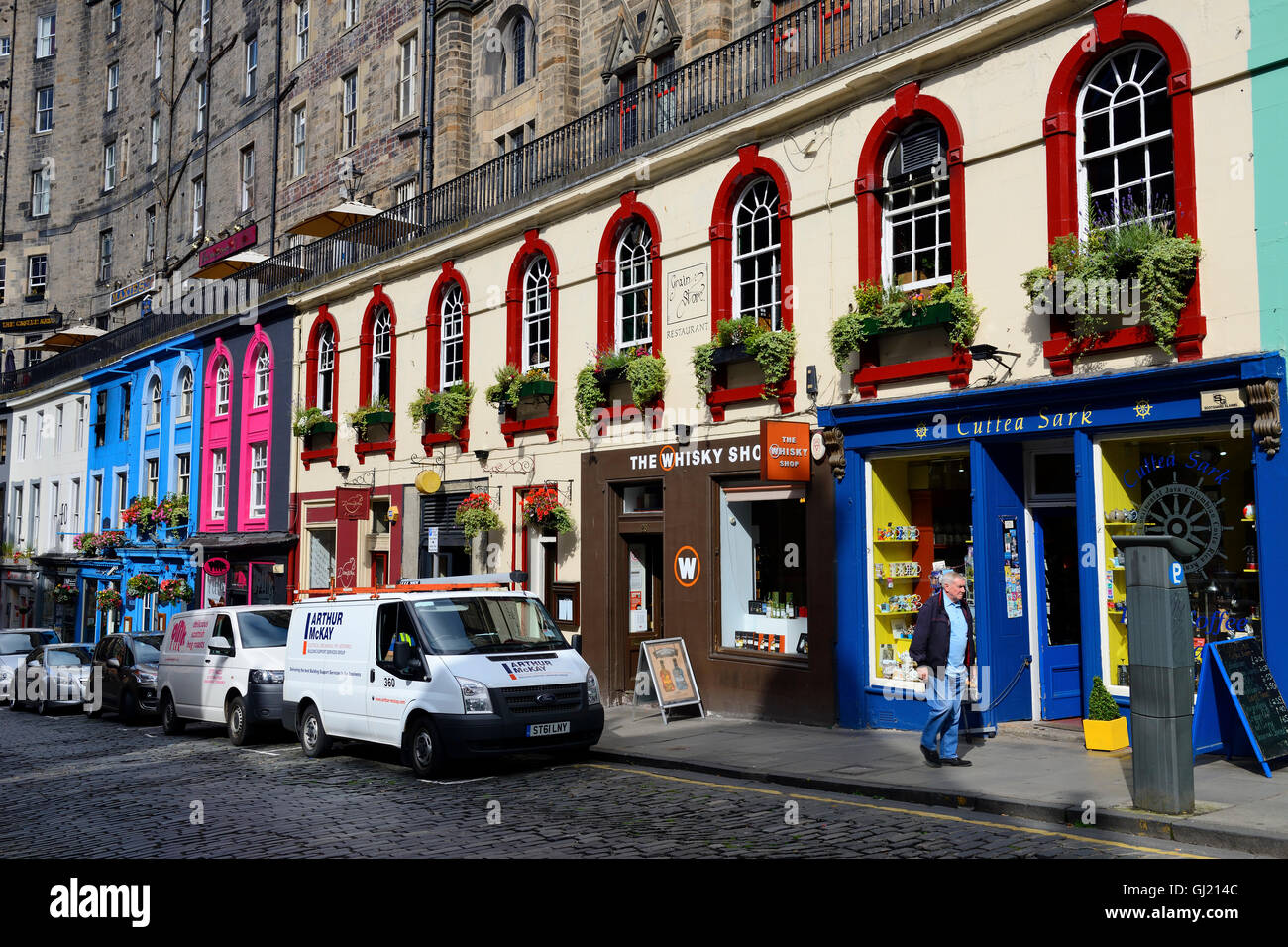 Colourful shop fronts on Victoria Street, Edinburgh, Scotland Stock ...