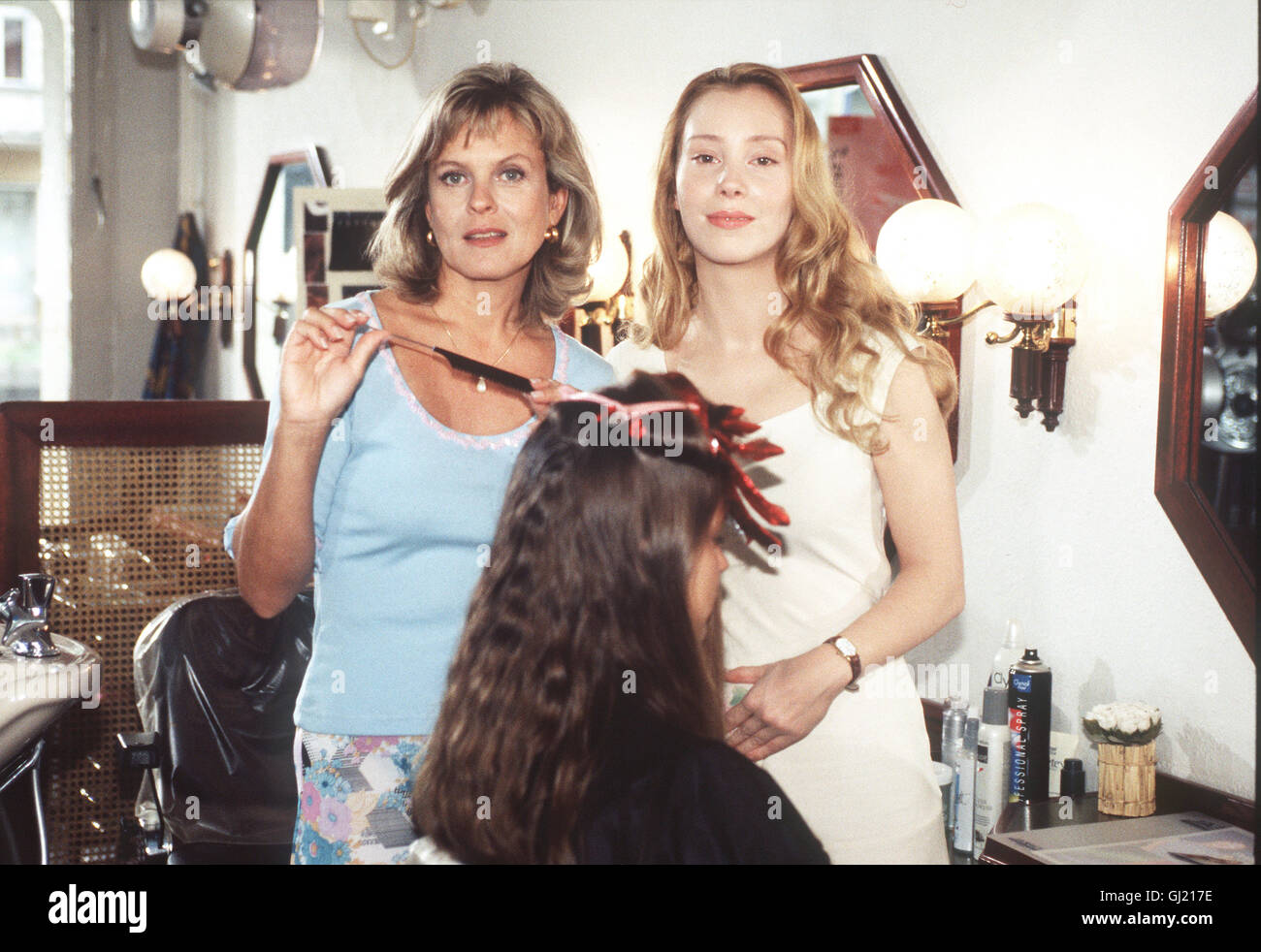 DAS DOPPELLEBEN EINER MUTTER- Mona Lutter (FRANZISKA PETRI), mitte ...