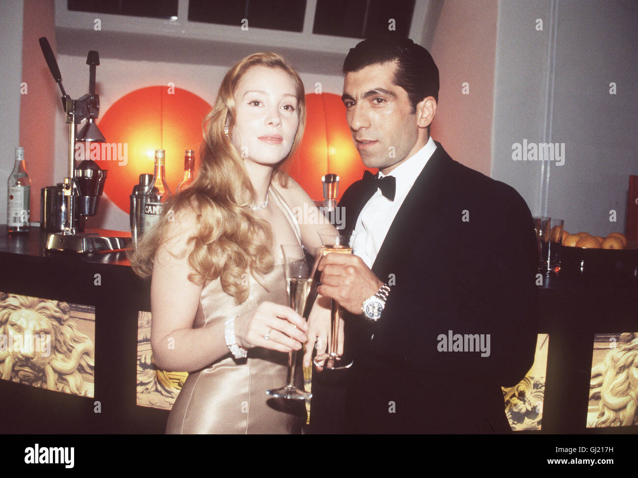 DAS DOPPELLEBEN EINER MUTTER- Mona Lutter (FRANZISKA PETRI), mitte ...