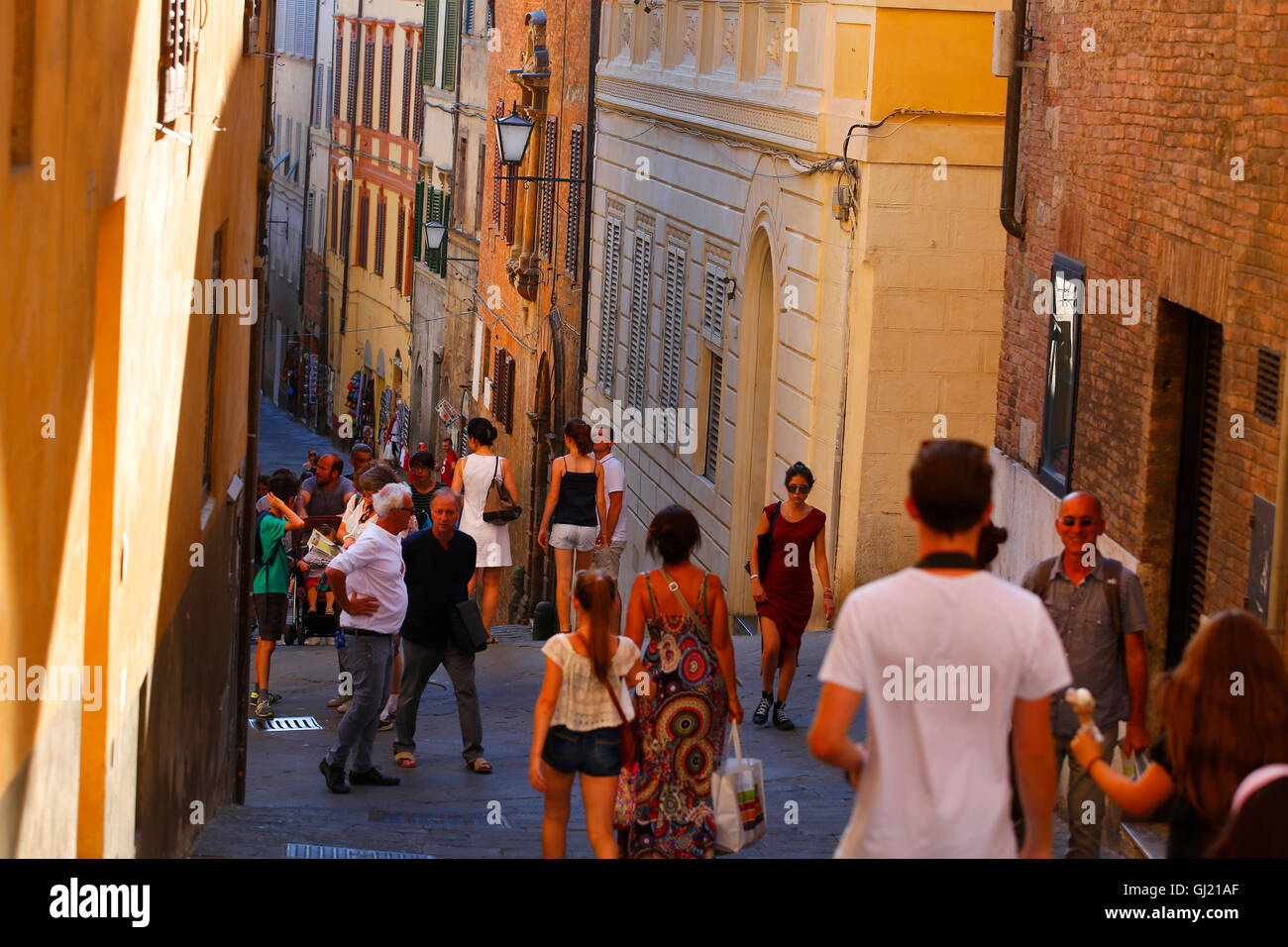 The view down Costa dell'Incrociata in Siena, Italy Stock Photo - Alamy