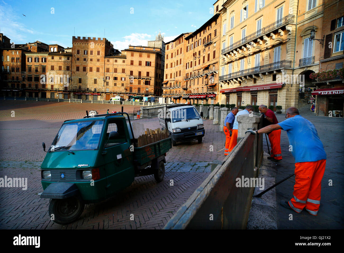Piazza Del Campo Siena Horse Race Stock Photos & Piazza Del Campo Siena ...