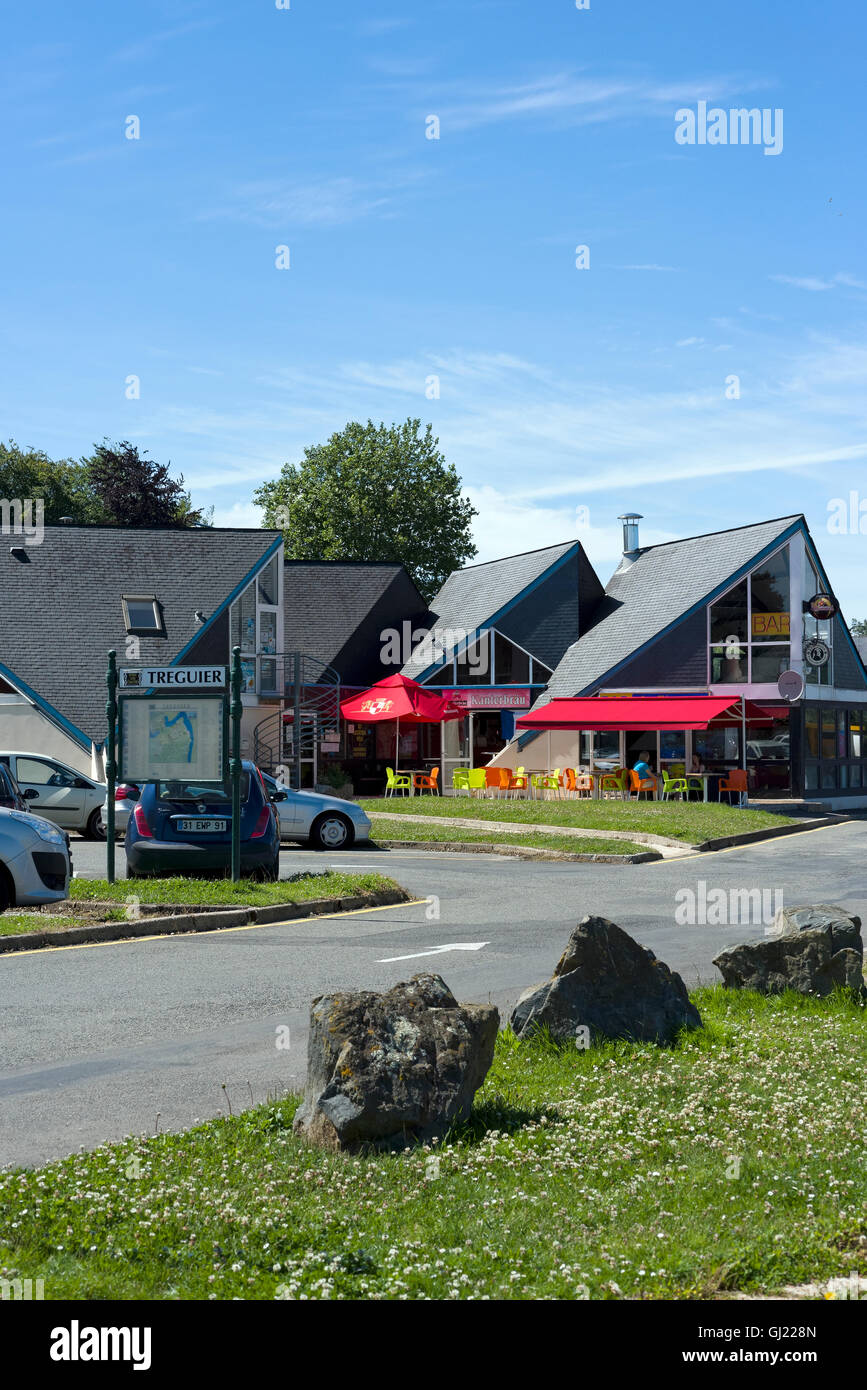 Tréguier marina Brittany France facilities and riverside bar Stock ...