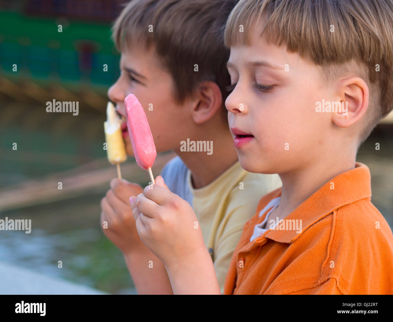 brothers eating ice cream Stock Photo - Alamy