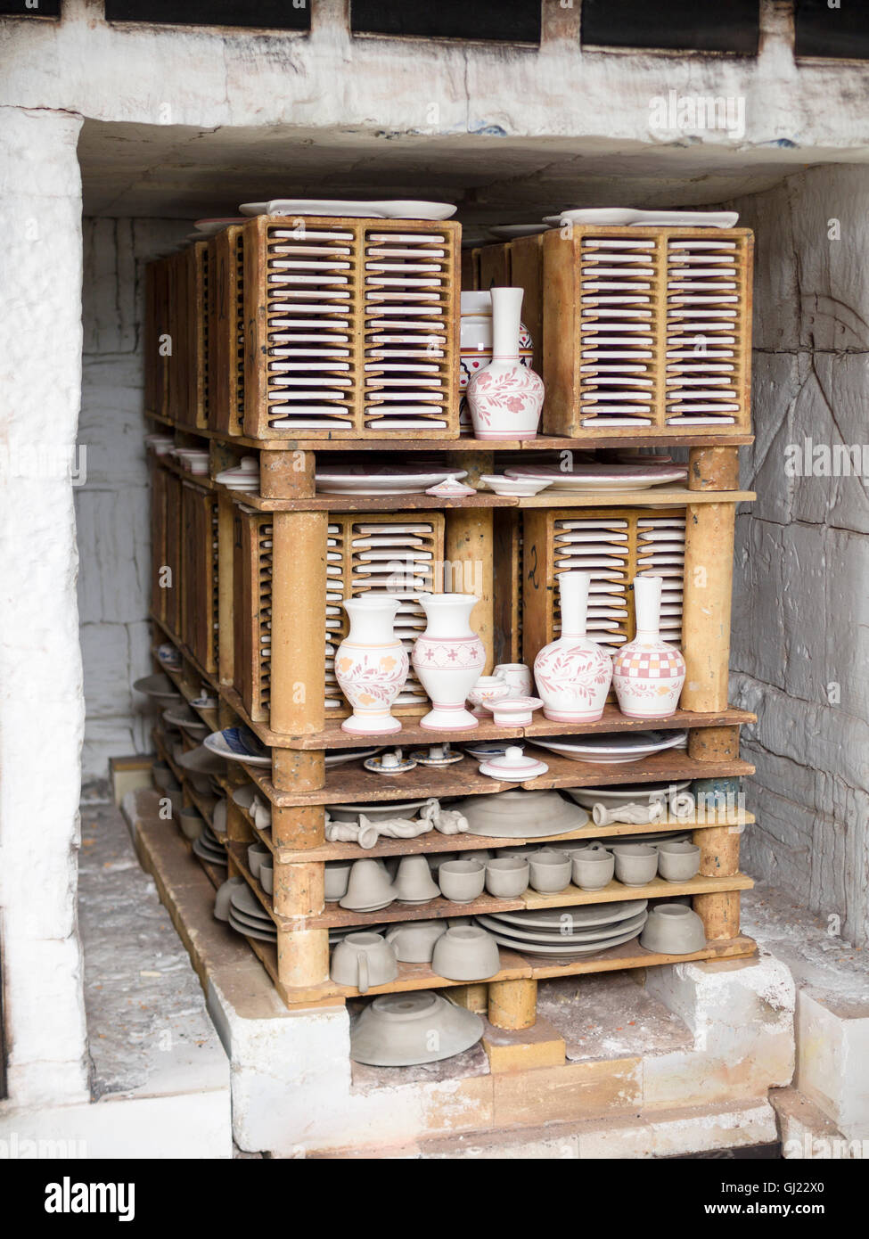 Firing pottery hi-res stock photography and images - Alamy