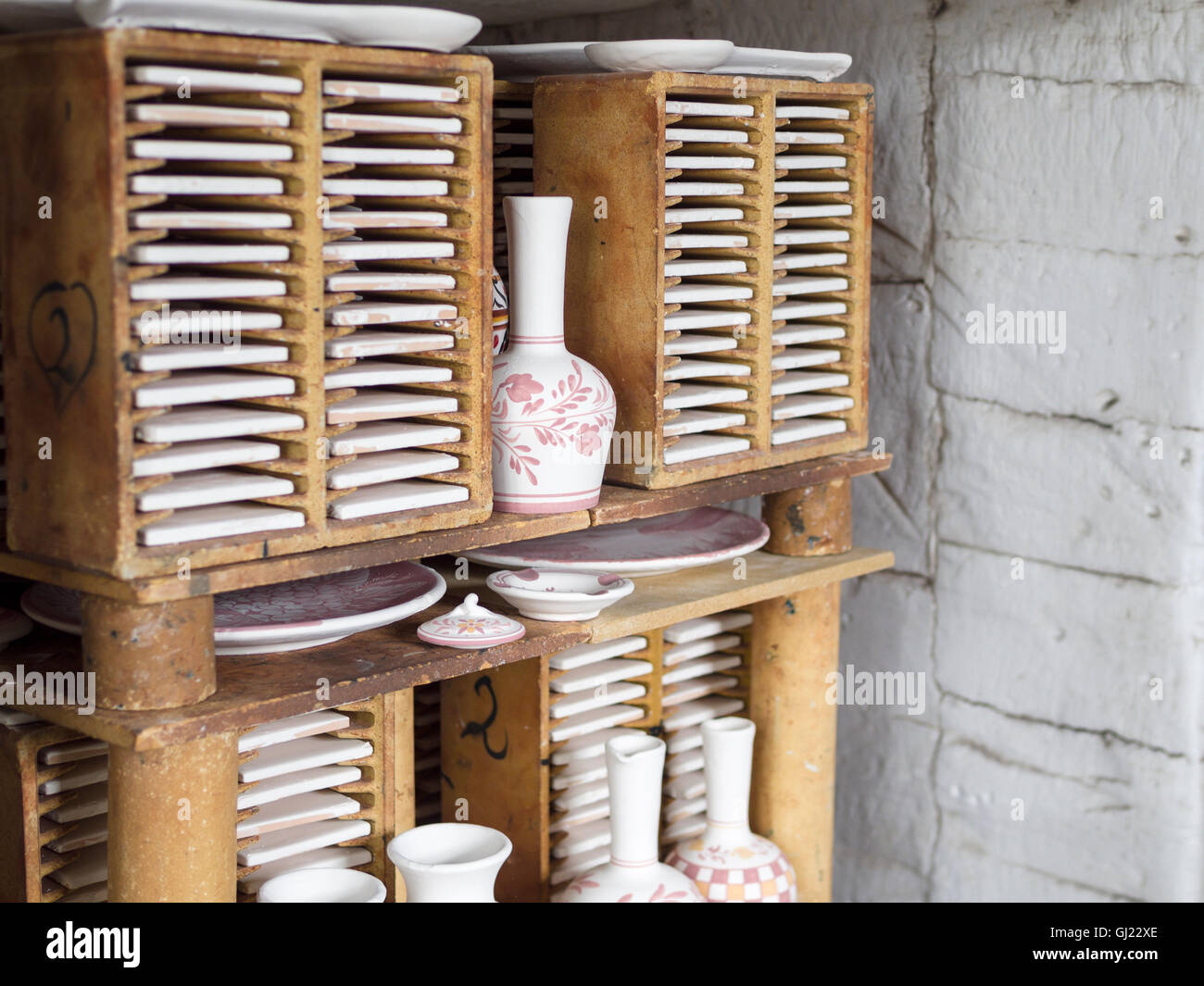 Firing pottery hi-res stock photography and images - Alamy