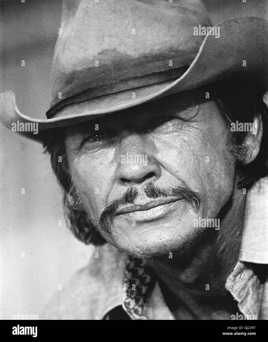 L«Evade Regie: Tom Gries Szene: CHARLES BRONSON Stock Photo - Alamy
