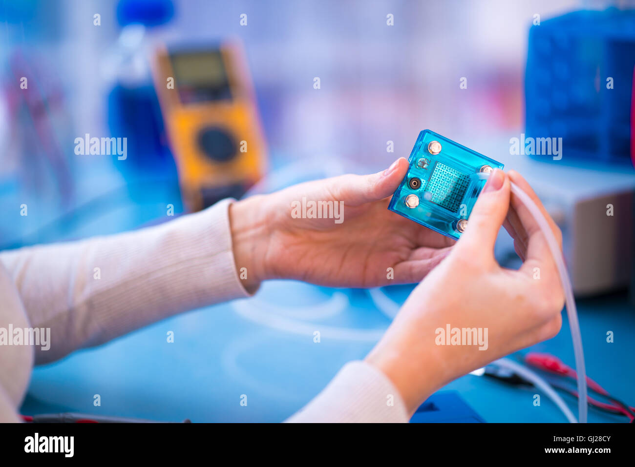 Hydrogen fuel cell, A fuel cell is a device that converts the chemical ...