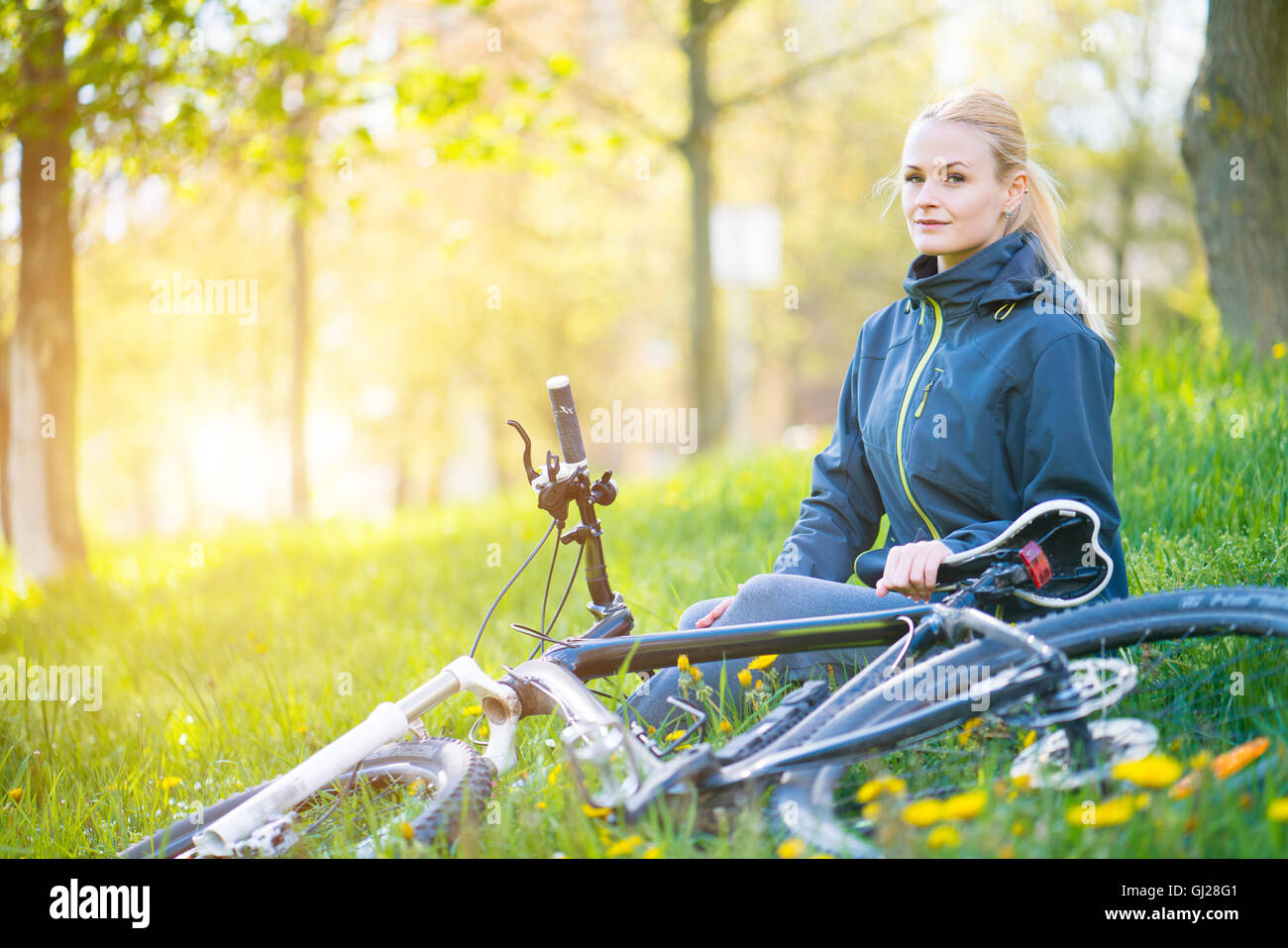 Young woman bike hi-res stock photography and images - Alamy