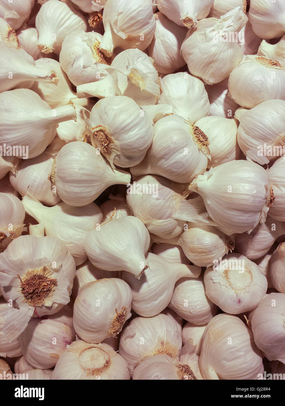 background with unpeeled garlic Stock Photo - Alamy
