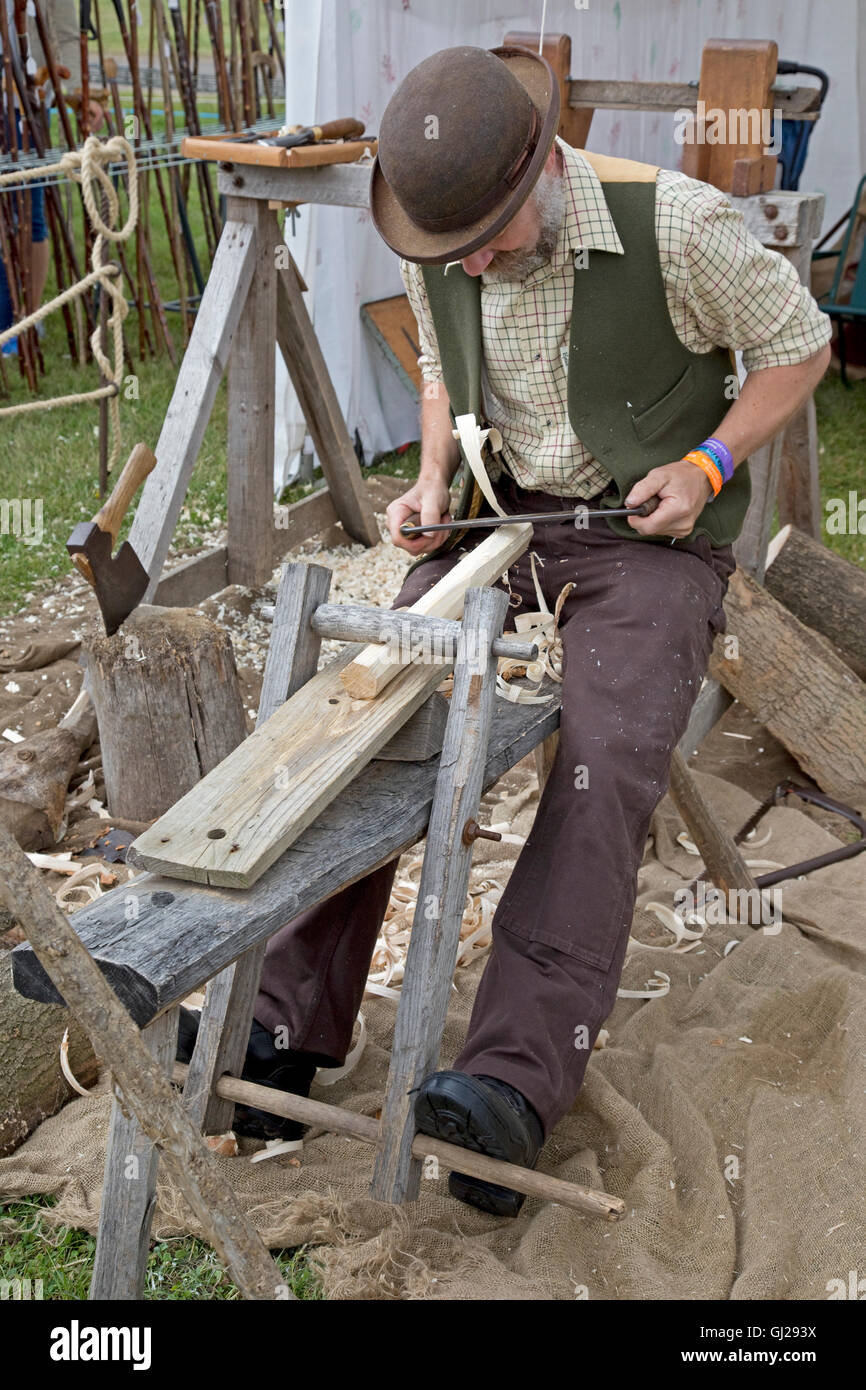 Bodger thinning ash pole with spokeshave Countryfile Live 2016 Blenheim ...