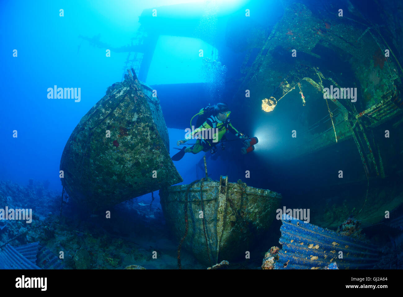 Shipwreck of the Salem Express in front of Safaga and scuba diver on ...
