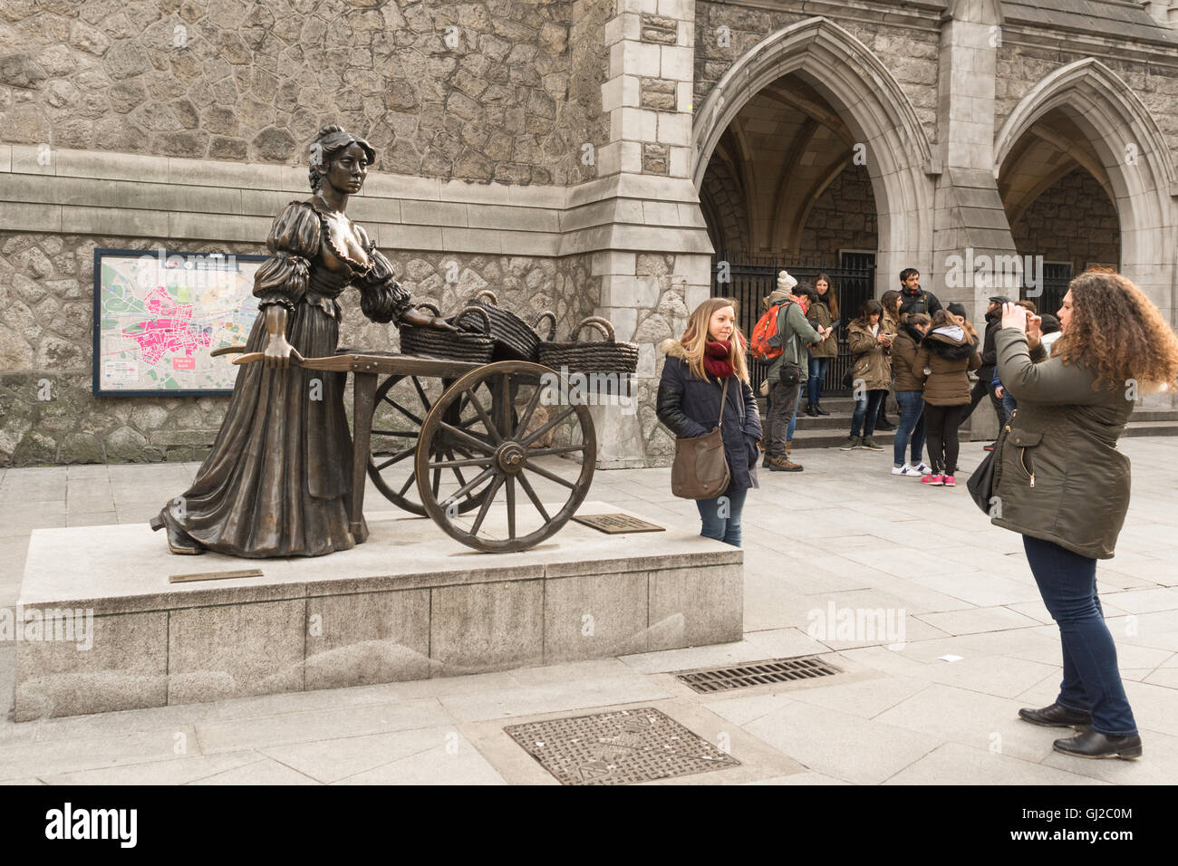 Molly Malone statue, Dublin, Ireland Stock Photo - Alamy